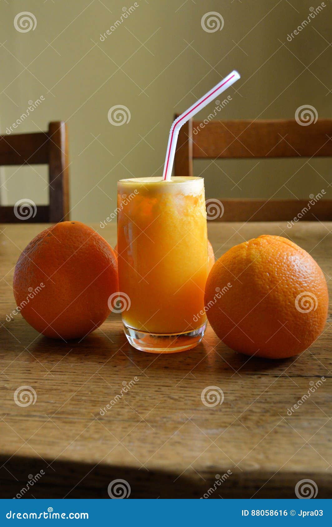 Sumo de laranja natural foto de stock. Imagem de nutritivo - 88058616