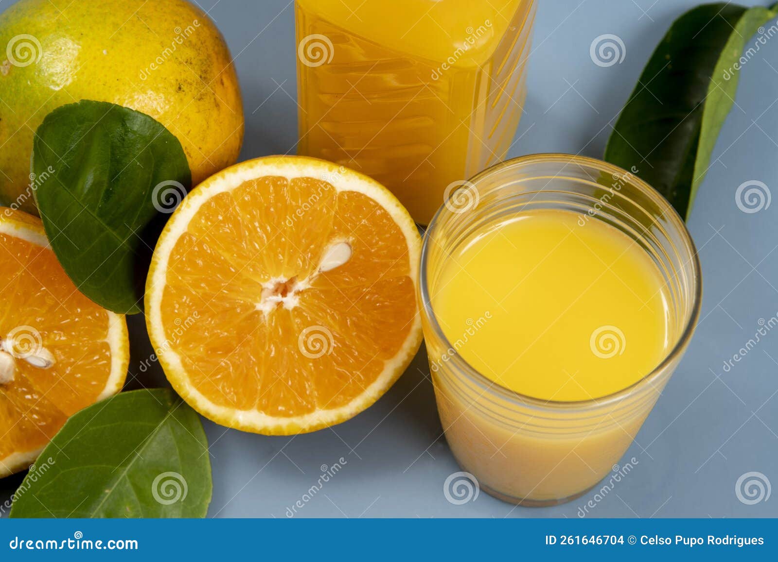 Sumo de laranja natural foto de stock. Imagem de amarelo - 261646704