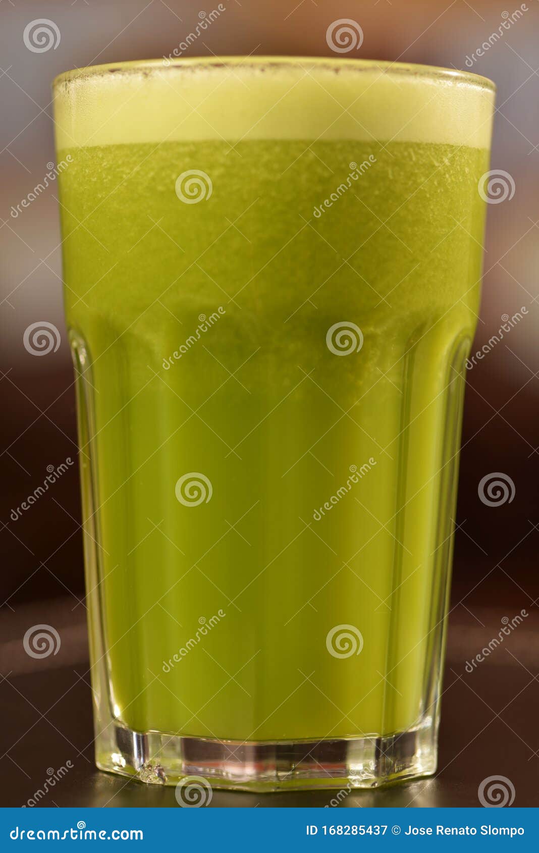 Sumo verde isolado imagem de stock. Imagem de fundo - 168285437