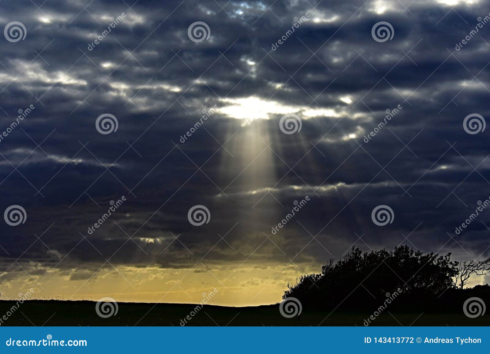 Sun Rays Beaming Down Onto the Horizon Stock Photo - Image of rays ...