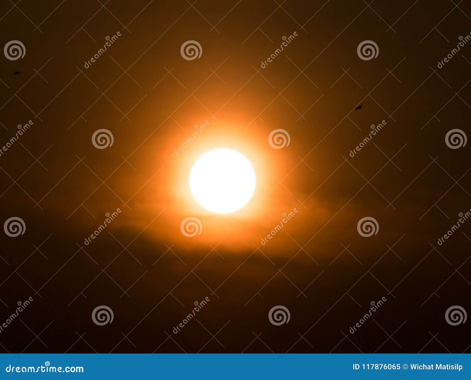 Sun Branco Com Halo Amarelo Imagem de Stock - Imagem de ensolarado ...