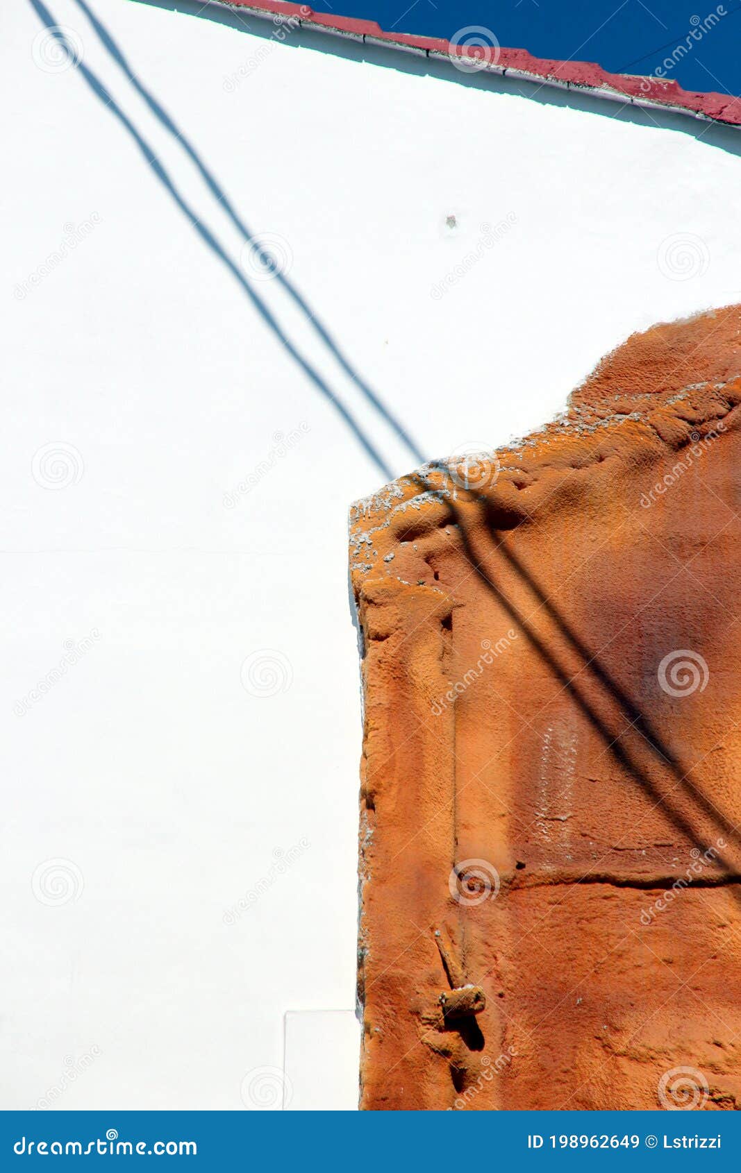 The Sun Designs Parallel Lines Over Walls with Different Shapes, Colors ...