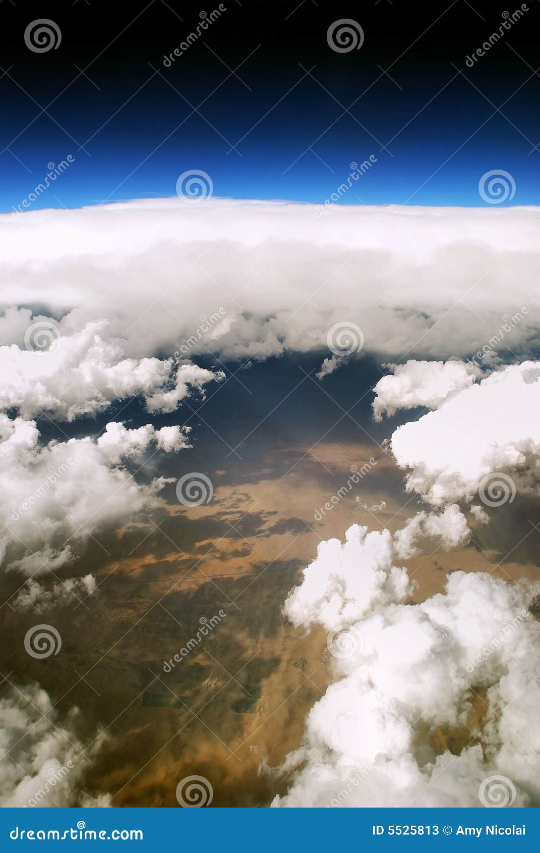 Sun entre las nubes imagen de archivo. Imagen de cielo - 5525813