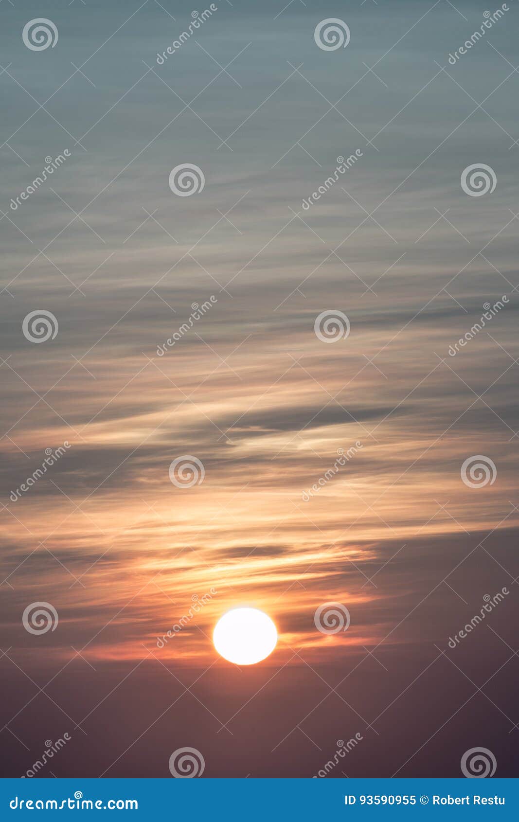 Sun in the foggy mornings stock image. Image of foggy - 93590955
