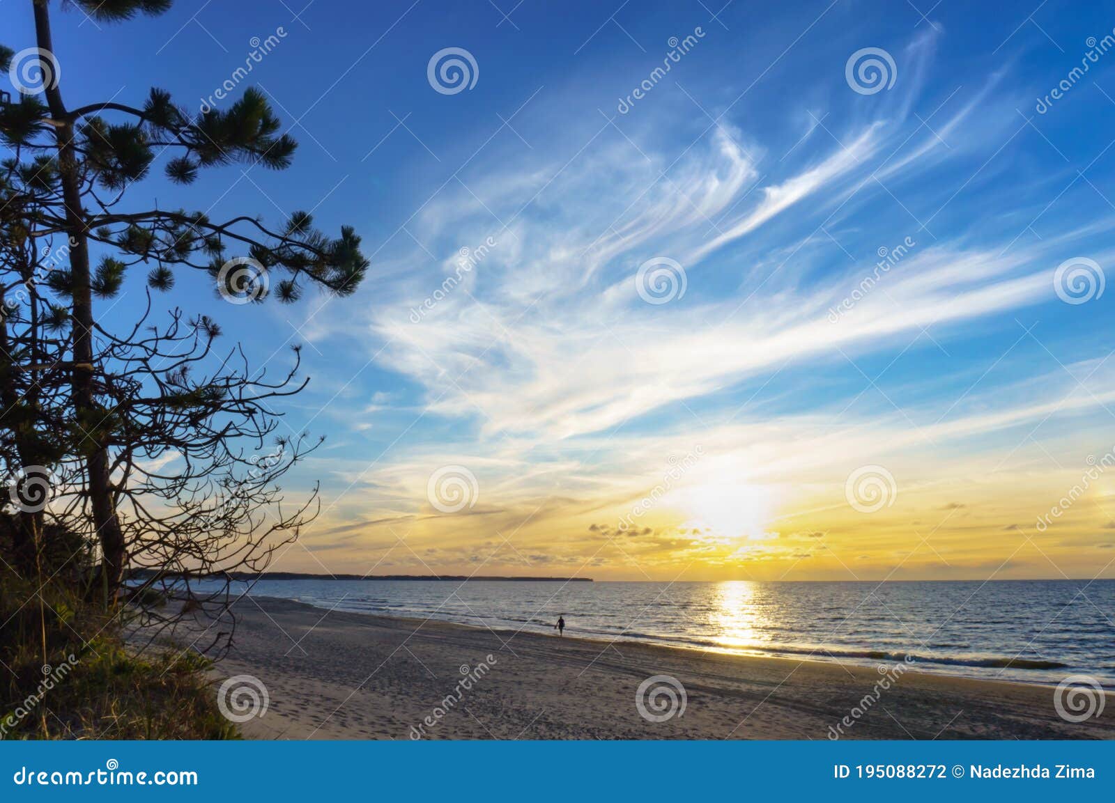 The Sun Going Below the Horizon of the Sea, Sunset on the Sea Coast ...