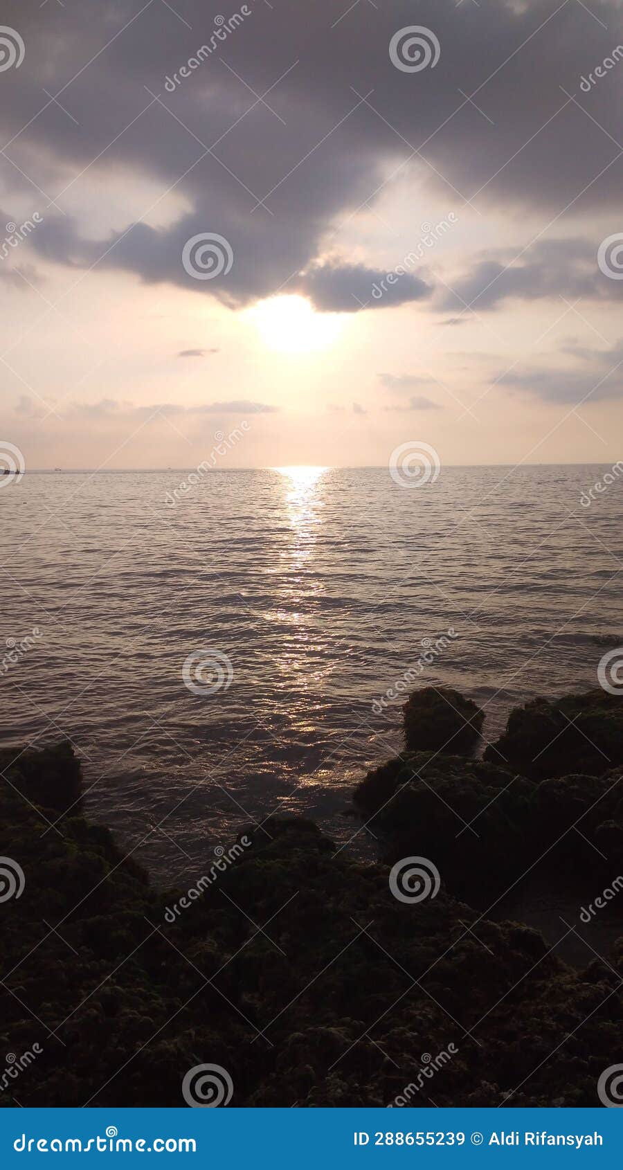 The Sun Has Set and Sea Water Stock Illustration - Illustration of ...