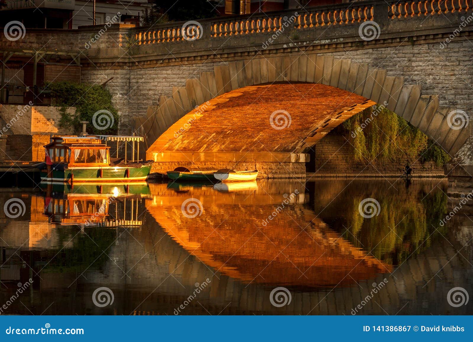 Sun Lighting Workman Bridge in Evesham with Boats Moored Underneath ...