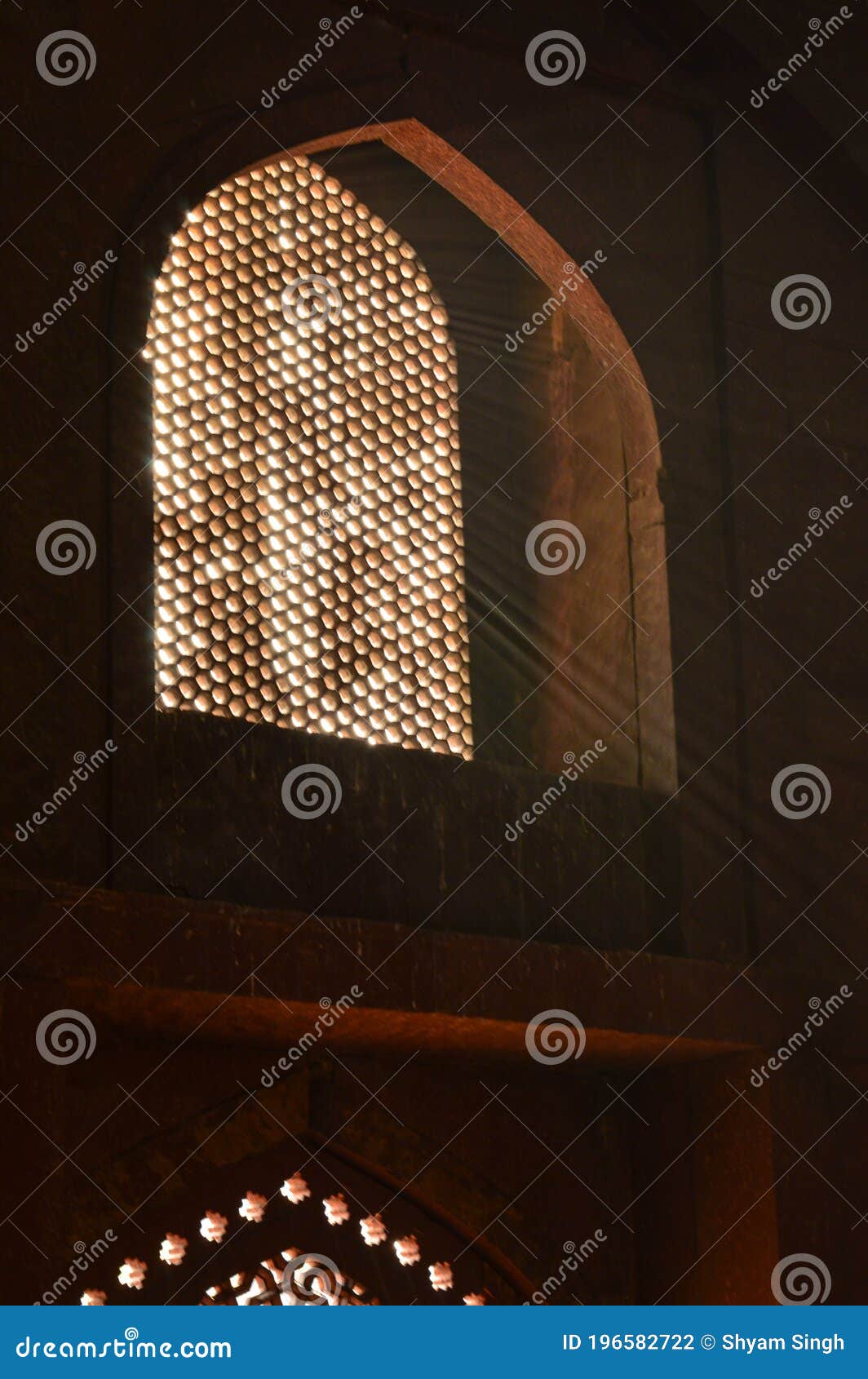 Sun Rays Create Dramatic Light and Shadow Inside of the Humayun Tomb ...