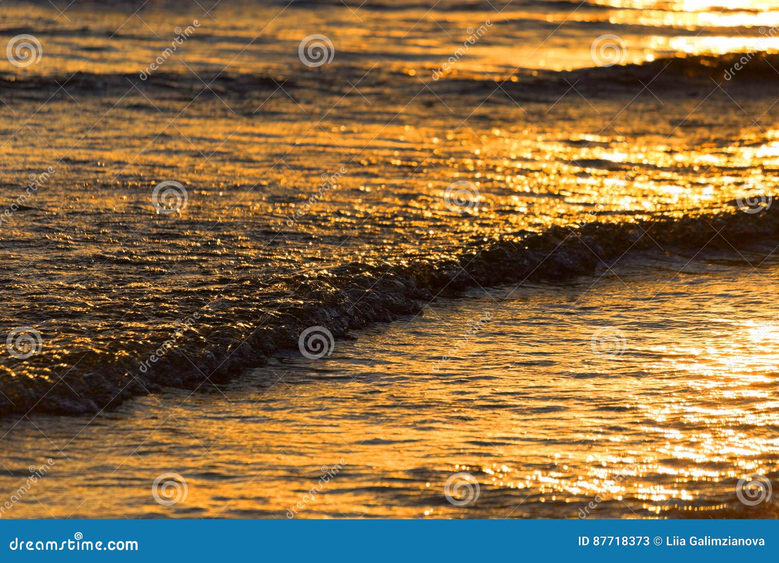 Sun Reflection on Ocean Waves Stock Image - Image of color, scene: 87718373