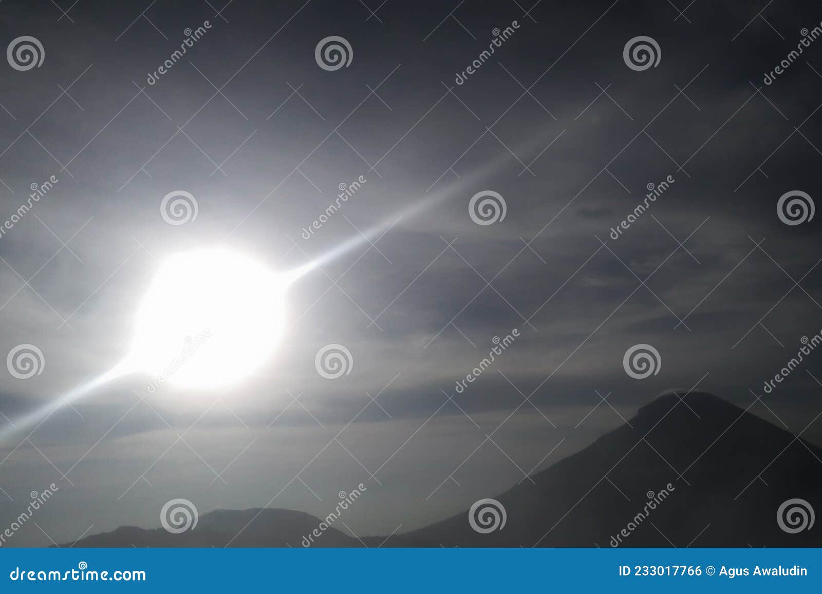 The Sun Rises from the East Stock Photo - Image of reflection, horizon ...