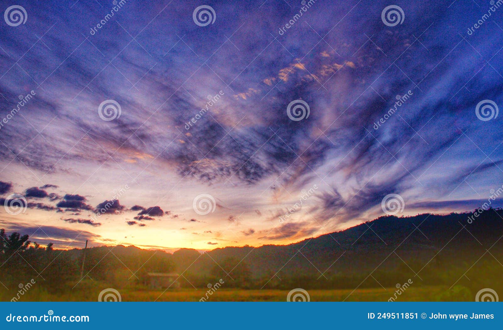 The Sun Rises on the Eastern Horizon Stock Image - Image of horizon ...