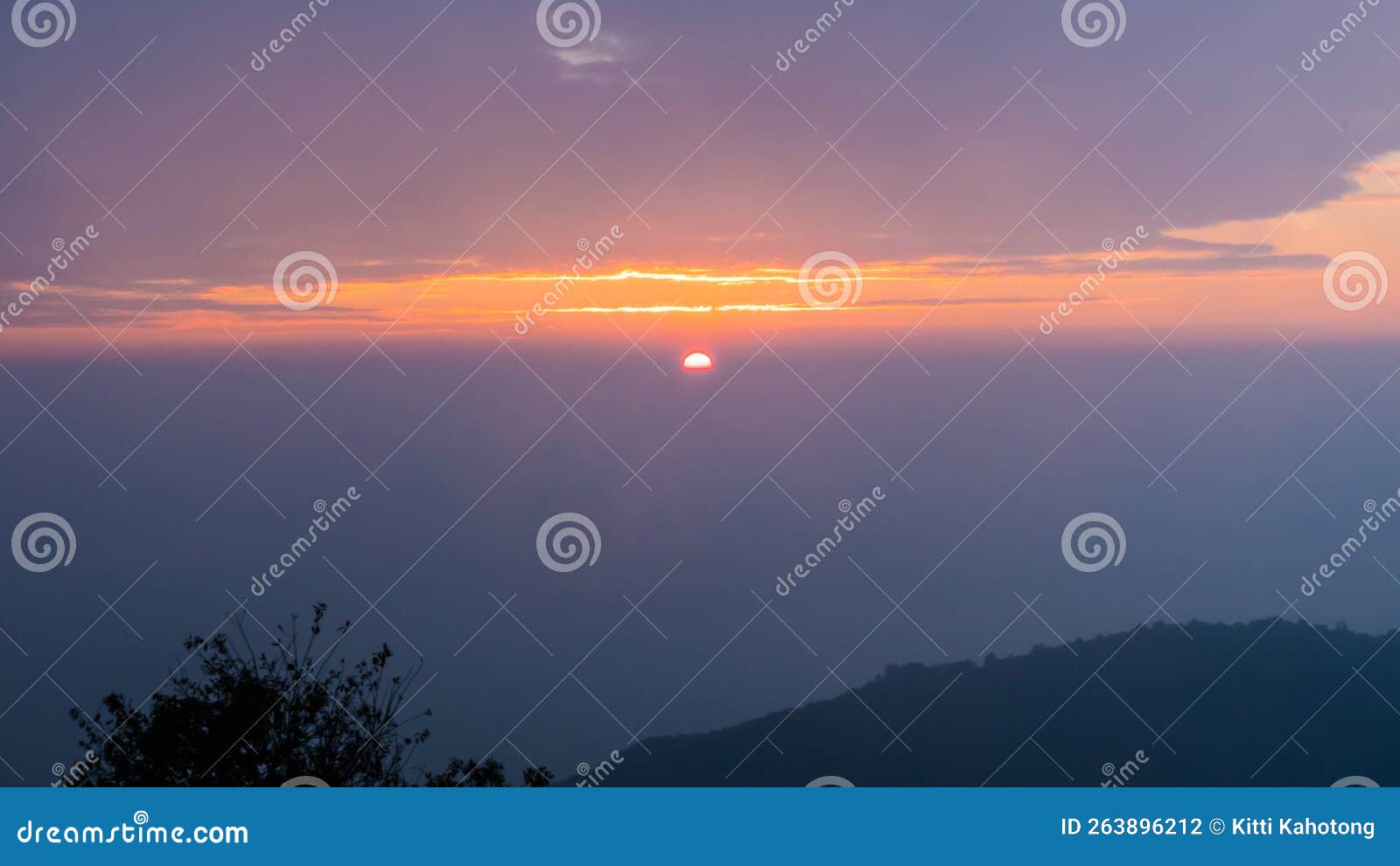The Sun is Rising from the Horizon Stock Photo - Image of sunlight ...