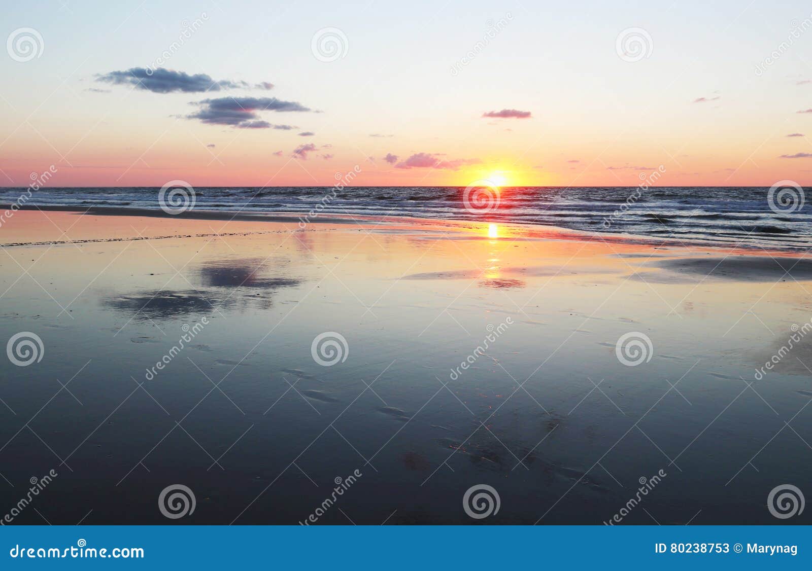The Sun Rising Over the Ocean Stock Image - Image of early, pink: 80238753