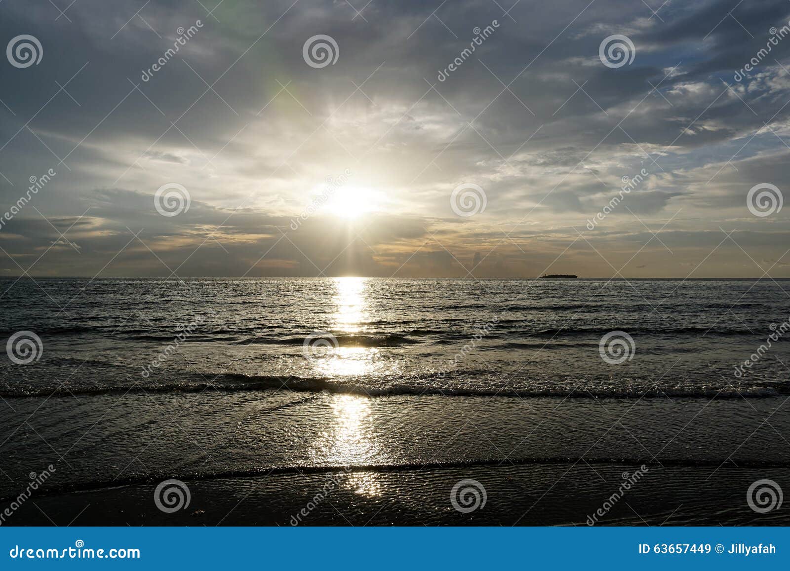 Sun Rising Over Ocean stock image. Image of horizon, pretty - 63657449