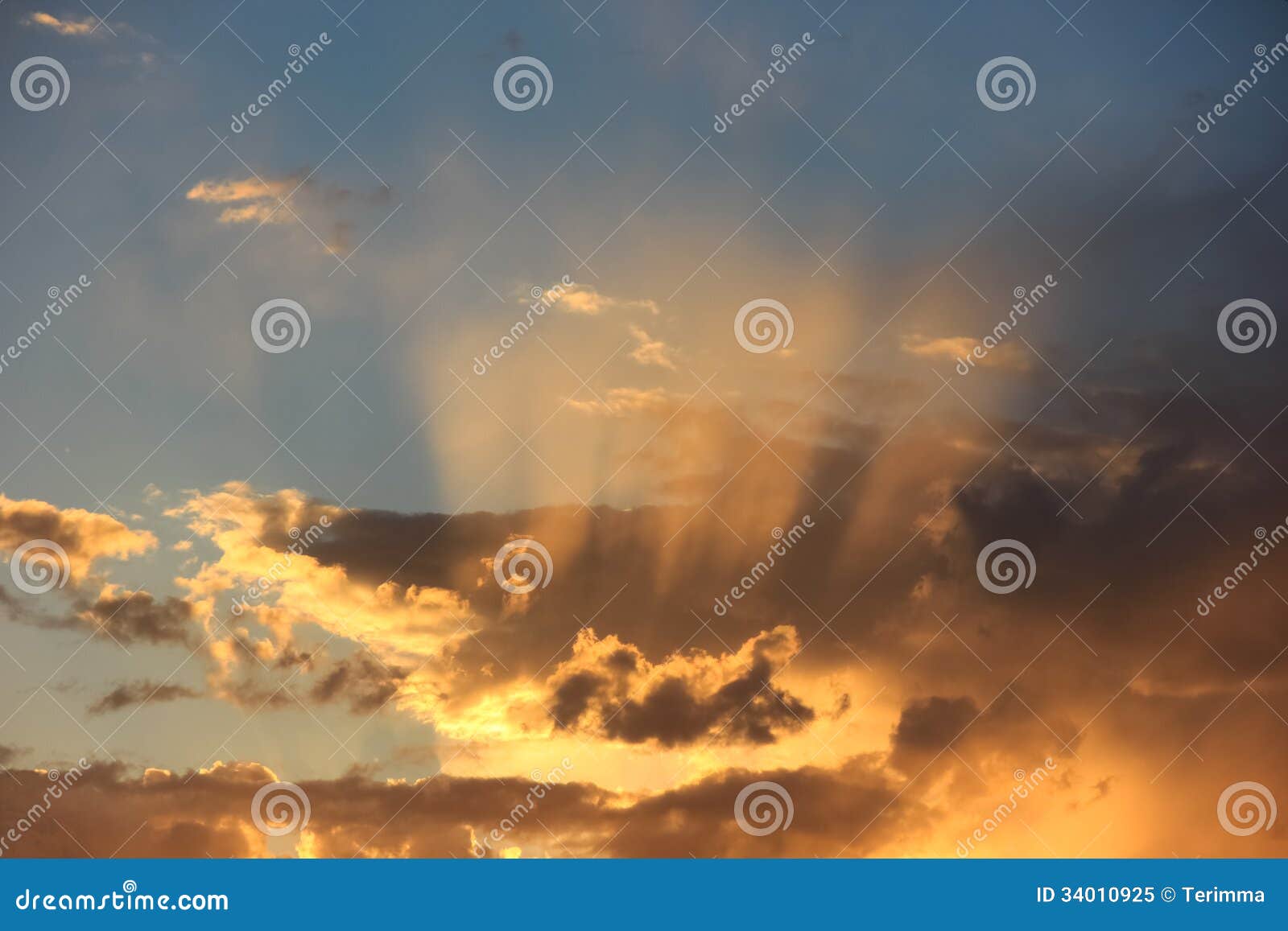Cloudy Sky with Sun Rays at Sunset Stock Image - Image of rays, cloudy ...