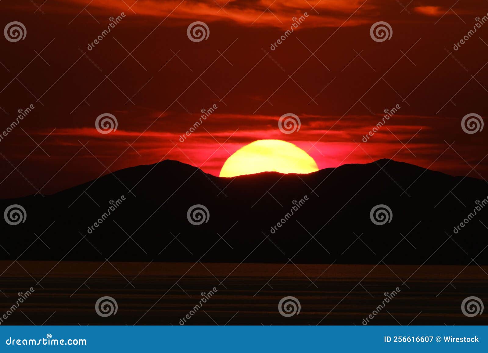 Sun Setting Behind the Hills Stock Image - Image of beautiful, scenic ...