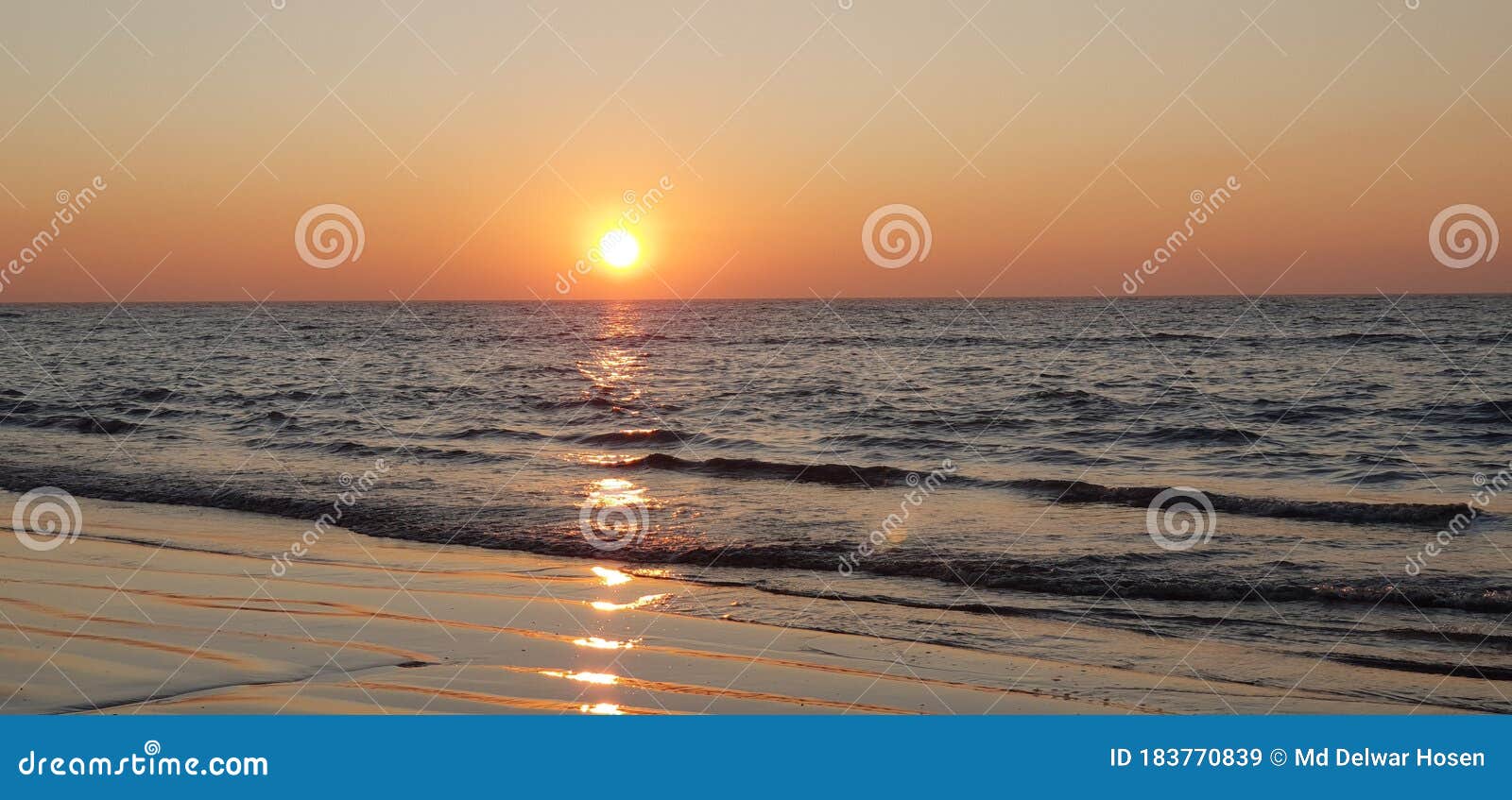 Sun Setting Behind Sea Horizon Stock Image - Image of sunset, sunrise ...