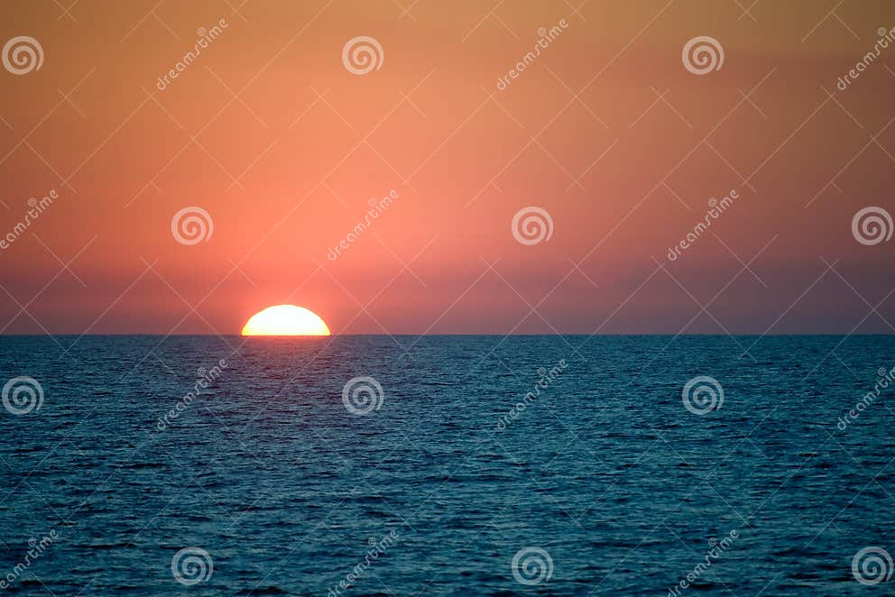 Sun Setting Behind Sea Horizon Stock Photo - Image of water, sets: 7802608