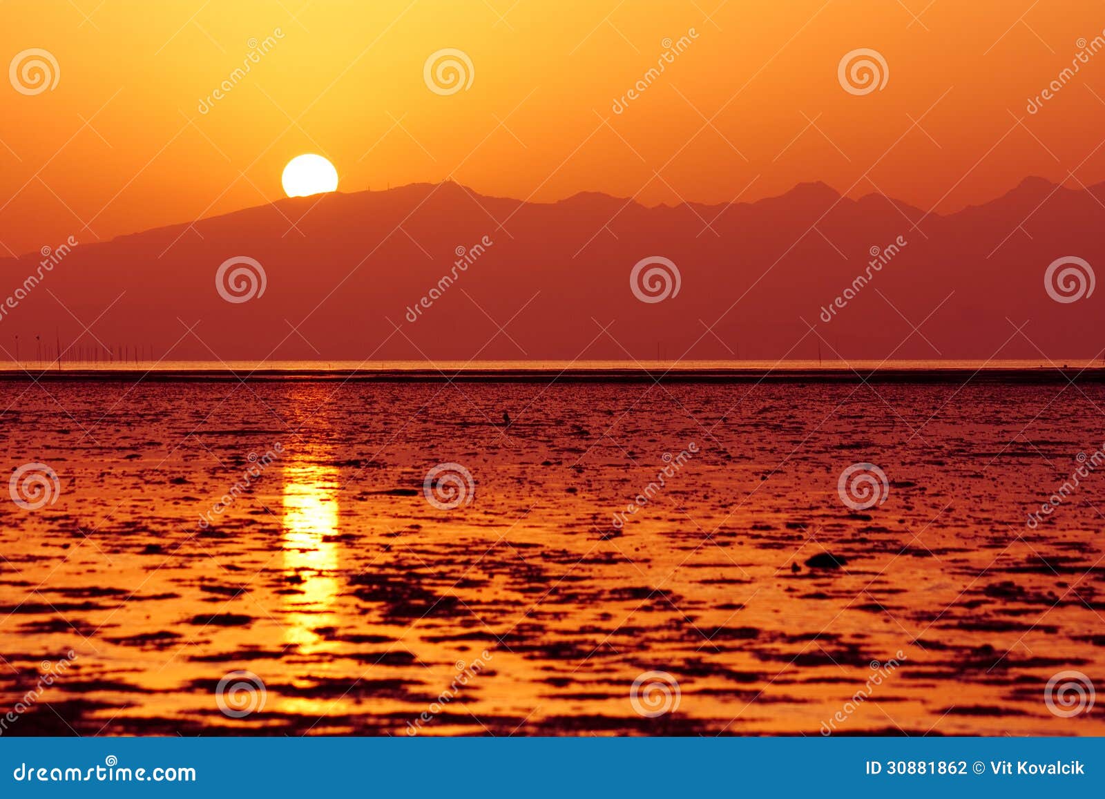 Sun is Setting Down Above Sea Stock Photo - Image of shallow, sunrise ...