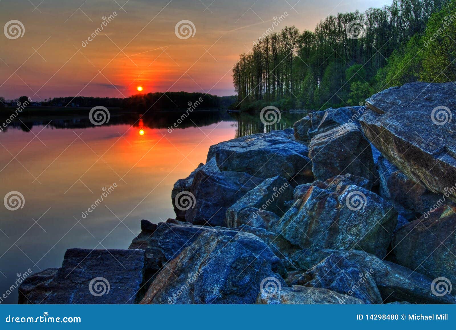 Sun Setting on a Lake stock photo. Image of tranquil - 14298480