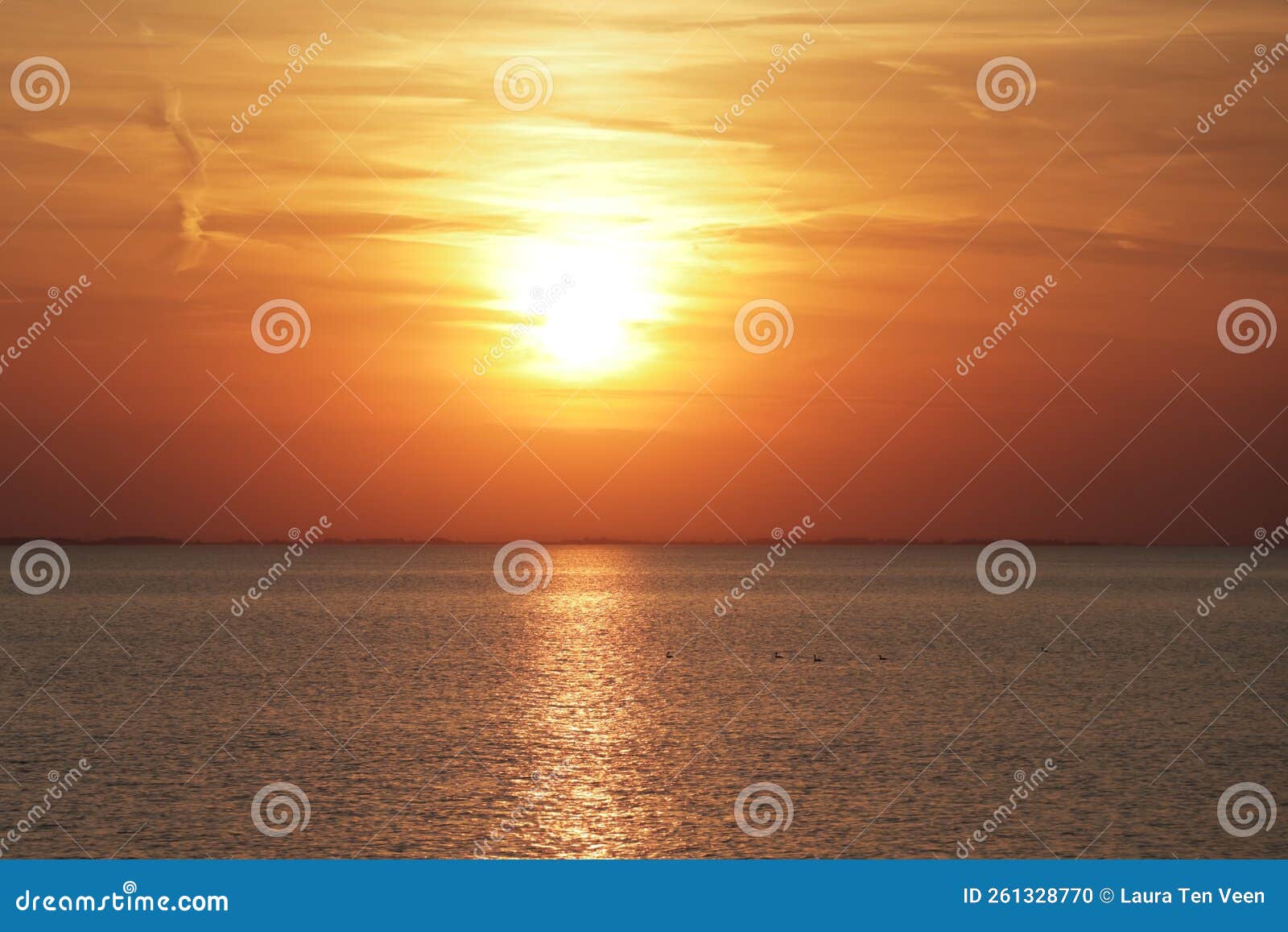 The Sun Setting in the Ocean during Golden Hour Stock Photo - Image of ...