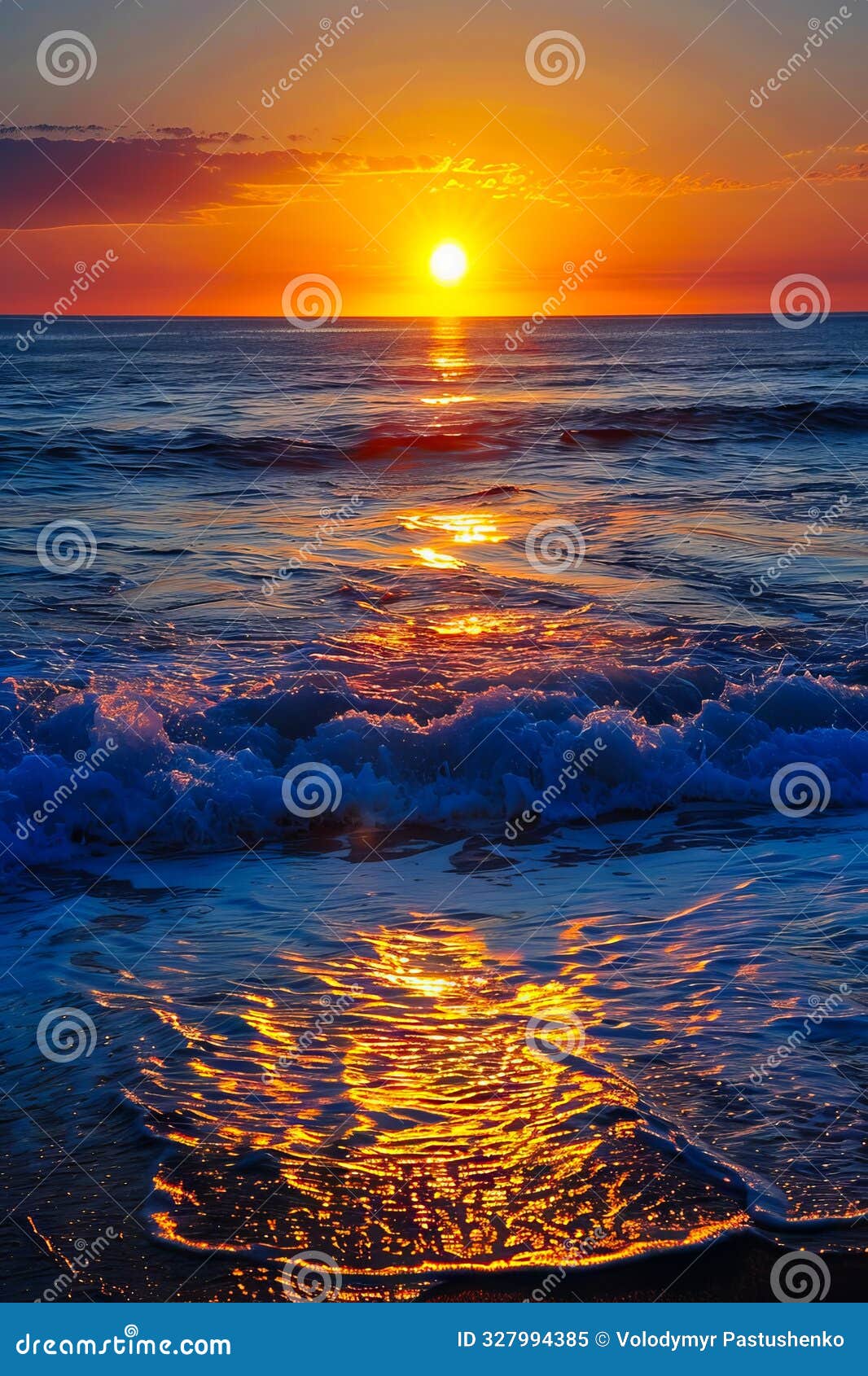 The Sun is Setting Over the Ocean Stock Image - Image of evening, wave ...