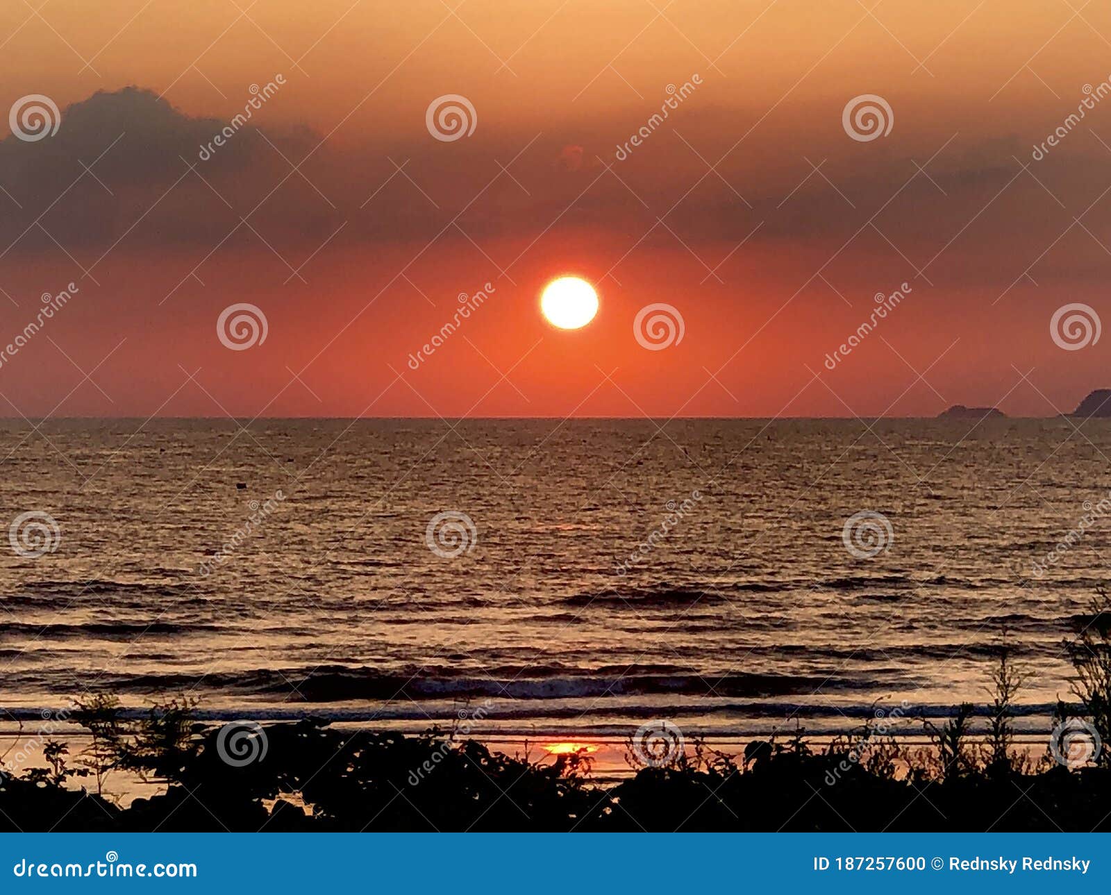 The Sun is Setting Over the Sea Stock Photo - Image of sunset, dawn ...