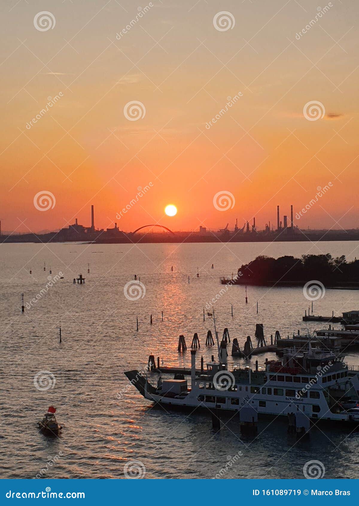 Sun setting over venice editorial stock image. Image of distant - 161089719 Sun setting over venice editorial stock image. Image of distant - 161089719