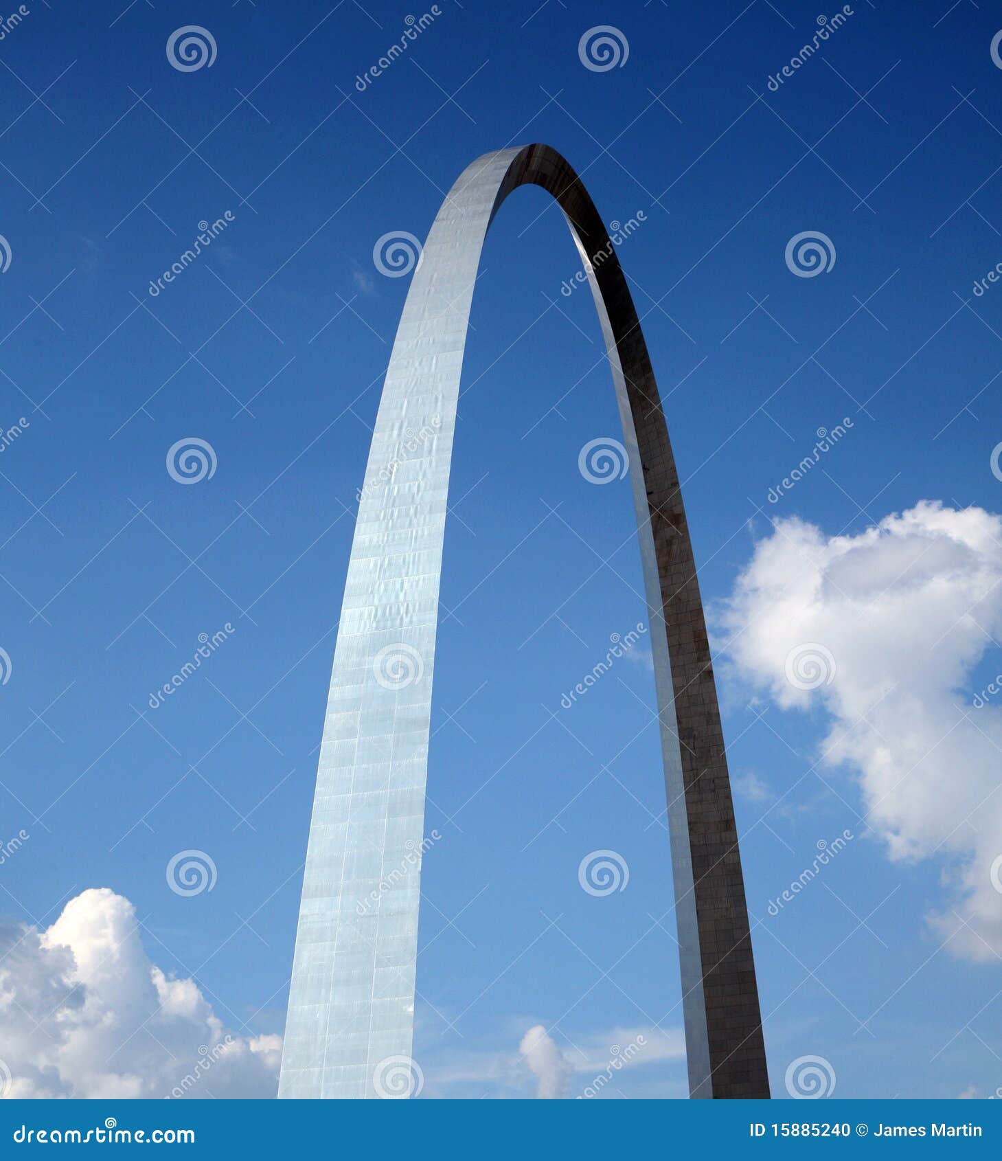 Sun shining on the arch stock photo. Image of monument - 15885240
