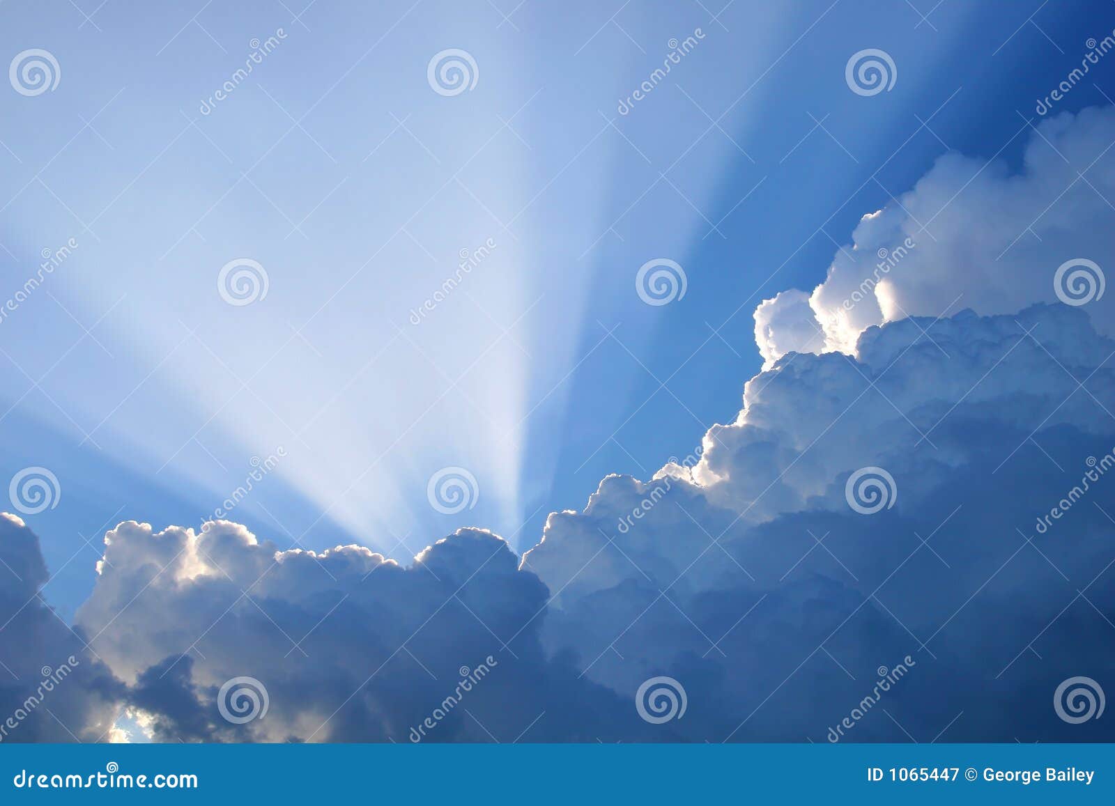 Sun-Strahlen stockbild. Bild von leuchte, strahlen, hoffnung - 1065447