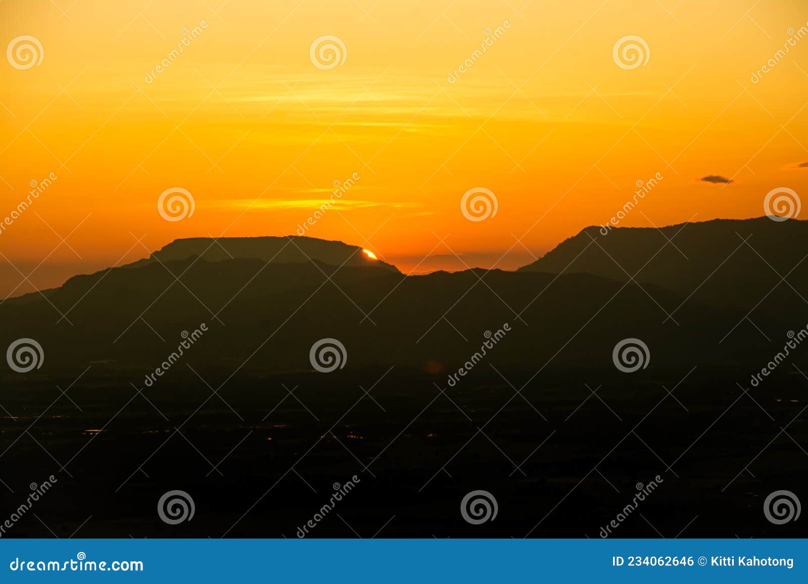 The Sun Was Setting on the Edge of the Ridge Mountain. Sunset Stock ...