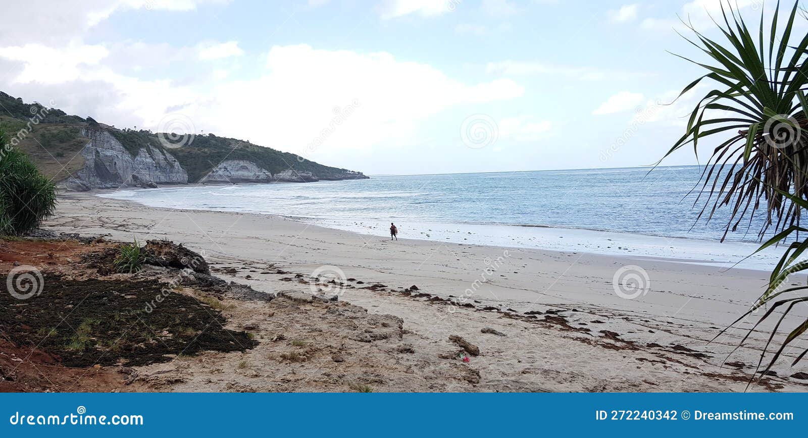 Sunba cliff beach stock photo. Image of ridge, sunba - 272240342