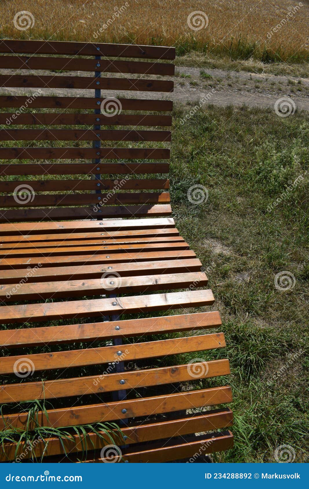 Wave Shaped Wooden Park Bench Stock Photo - Image of hardwood, roof ...