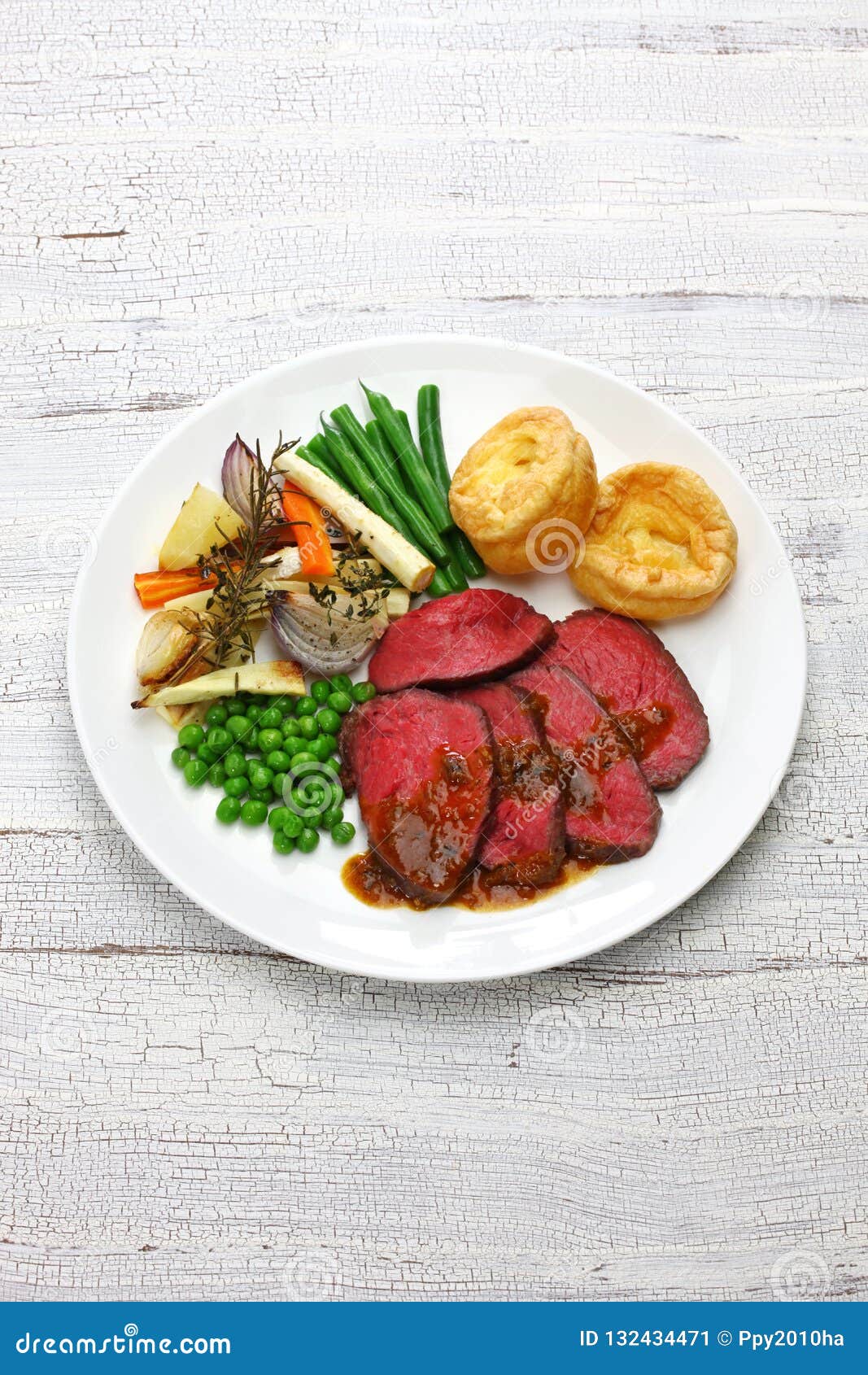 Sunday roast dinner stock image. Image of beef, carrots - 132434471