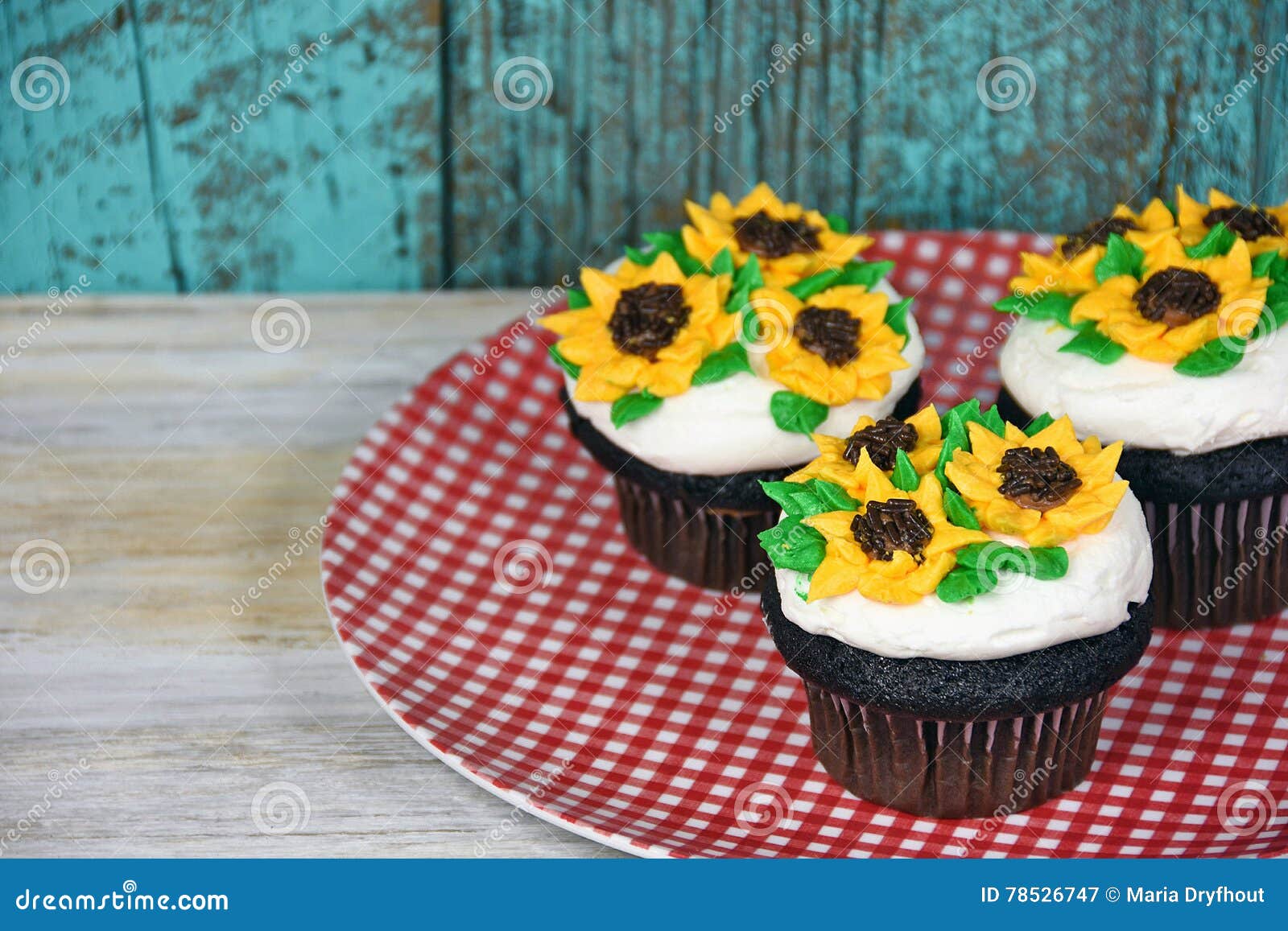 Sunflower Icing on Chocolate Cupcakes Stock Image - Image of frosting ...