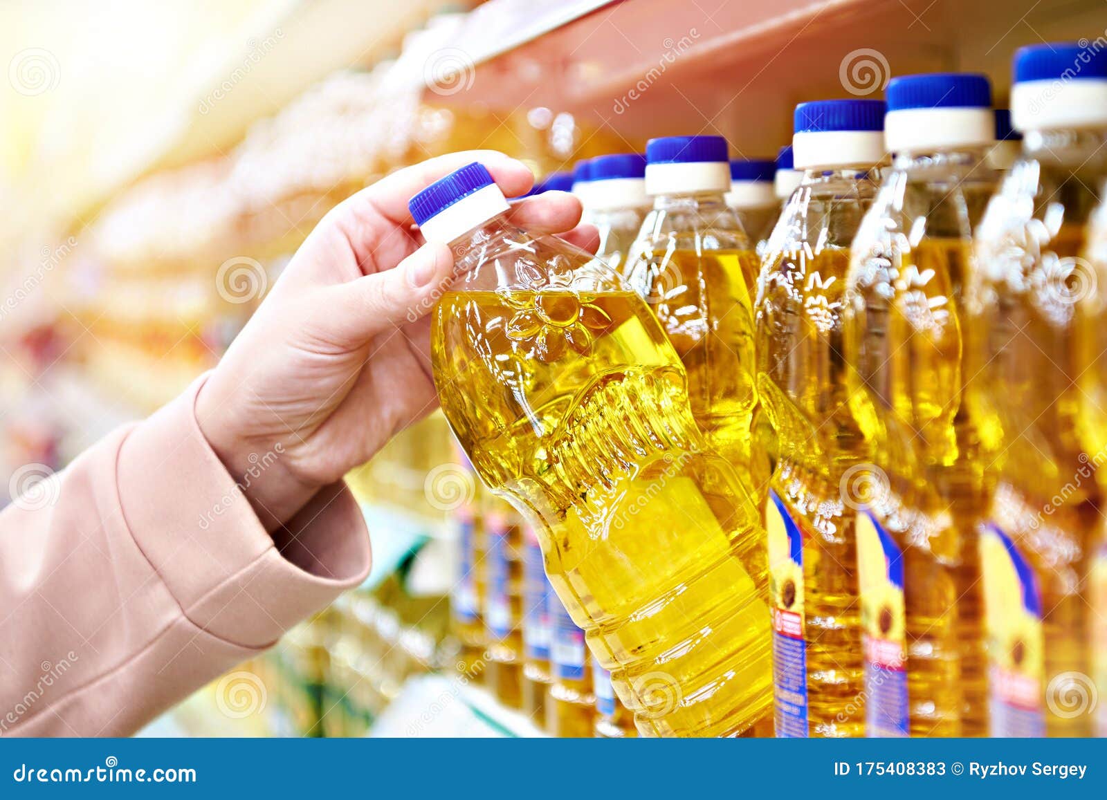 Sunflower oil in store stock image. Image of consumer - 175408383