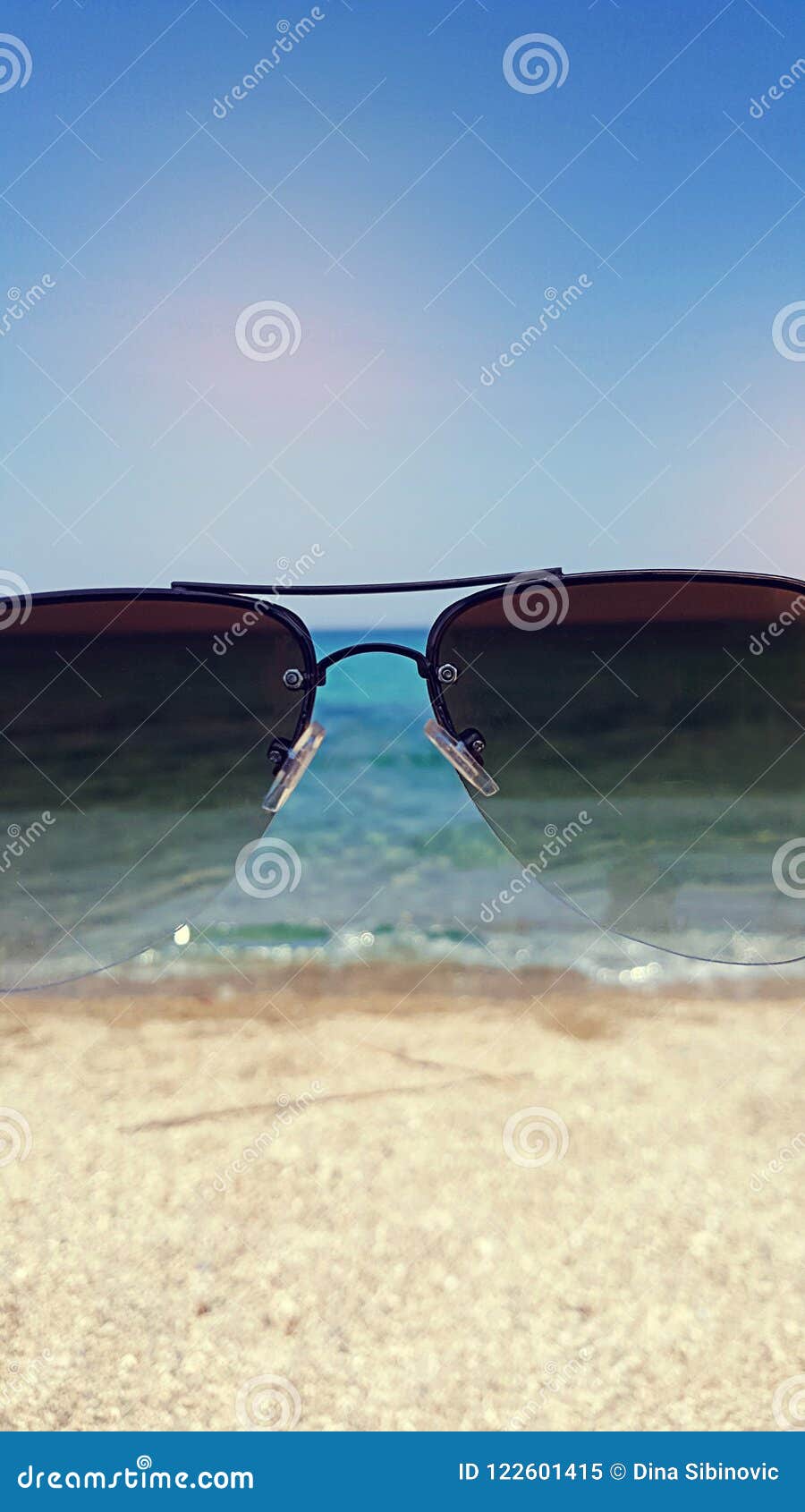 Sunglasses on the Beautiful Sea Stock Image - Image of horizon, concept ...