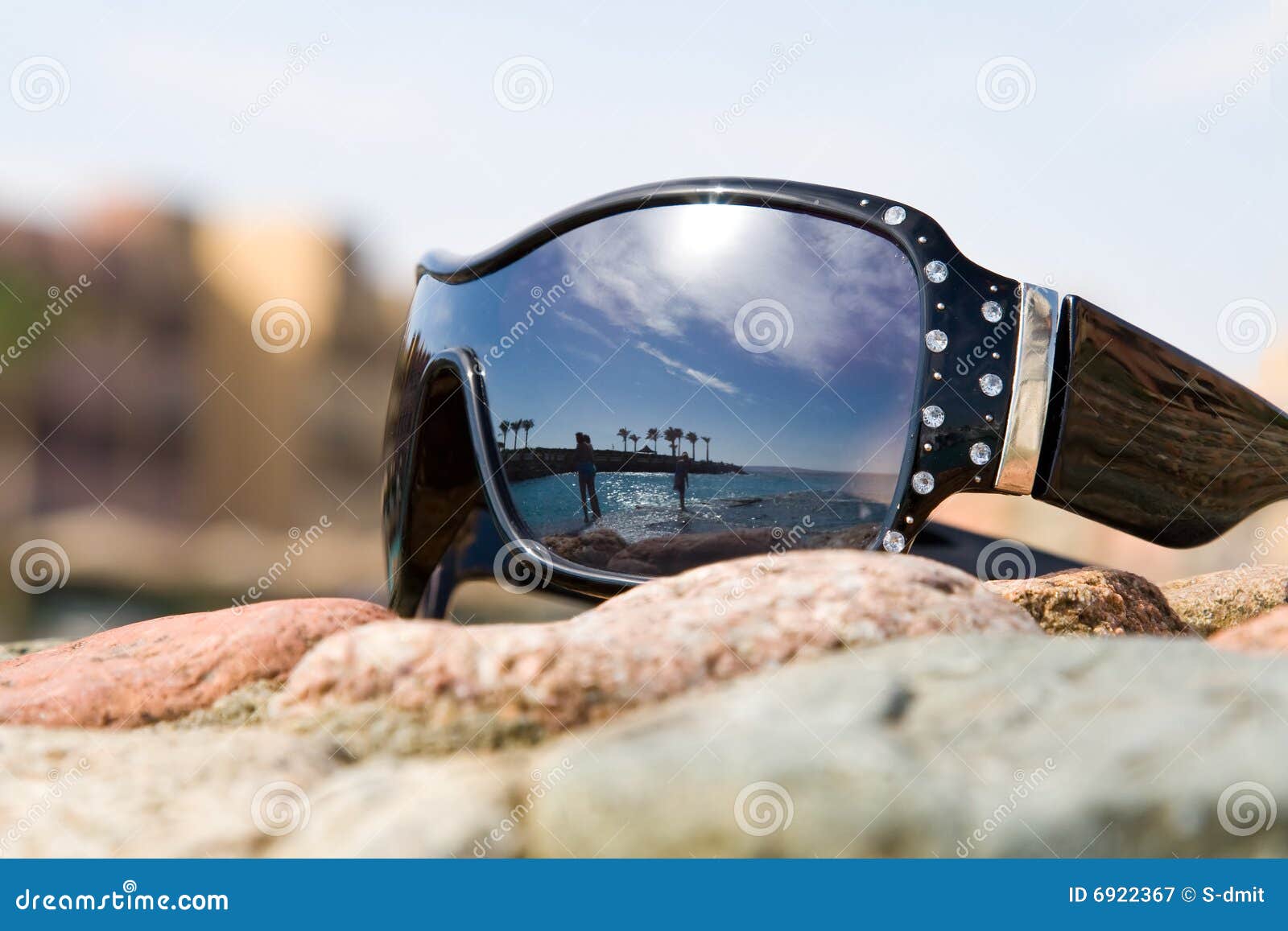 Sunglasses with Reflection of Sea Stock Image - Image of clous, summer ...