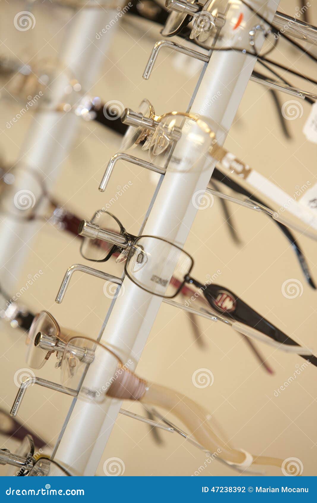 Sunglasses store editorial photography. Image of pick - 47238392