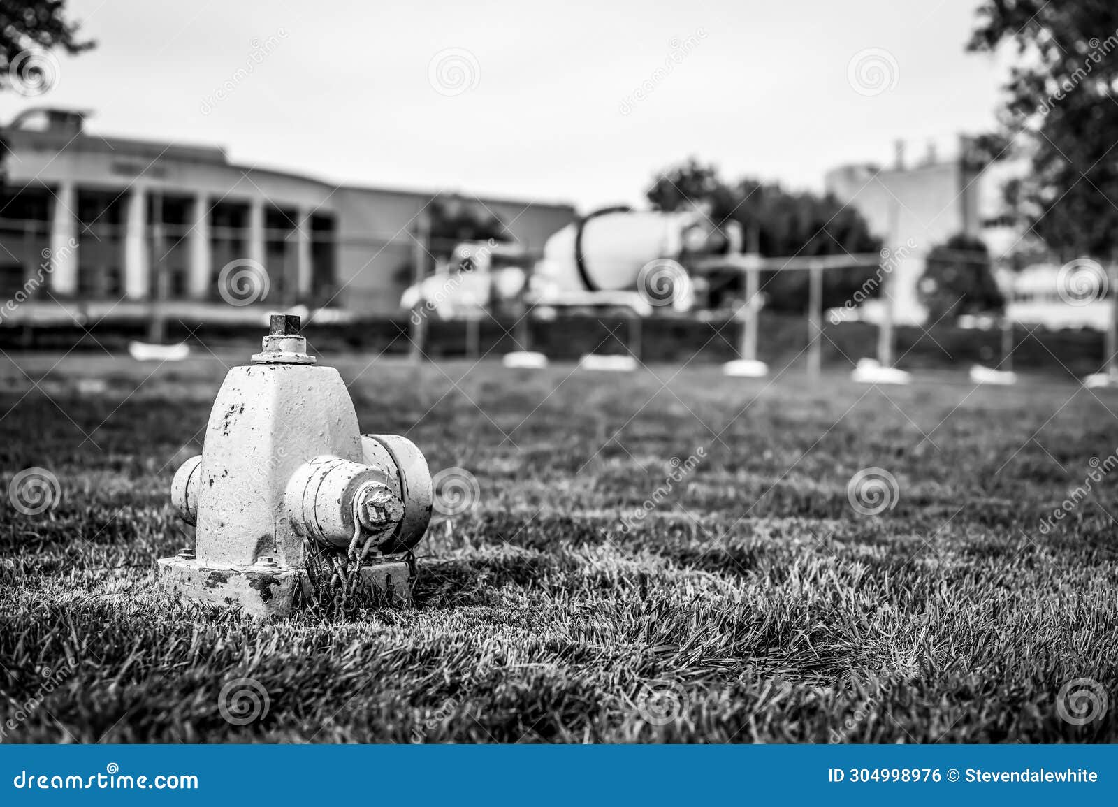 Sunken Low Level Dry Barrel Fire Hydrant in an Open Grassed Area Stock ...