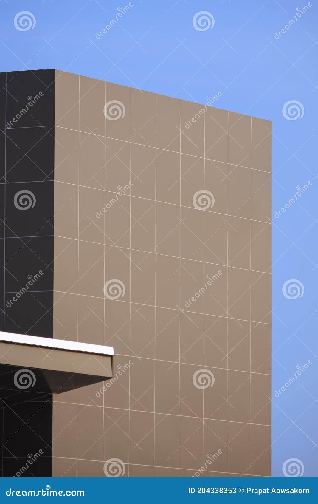 Sunlight on Brown Aluminum Composite Tiles Wall Surface of Modern ...