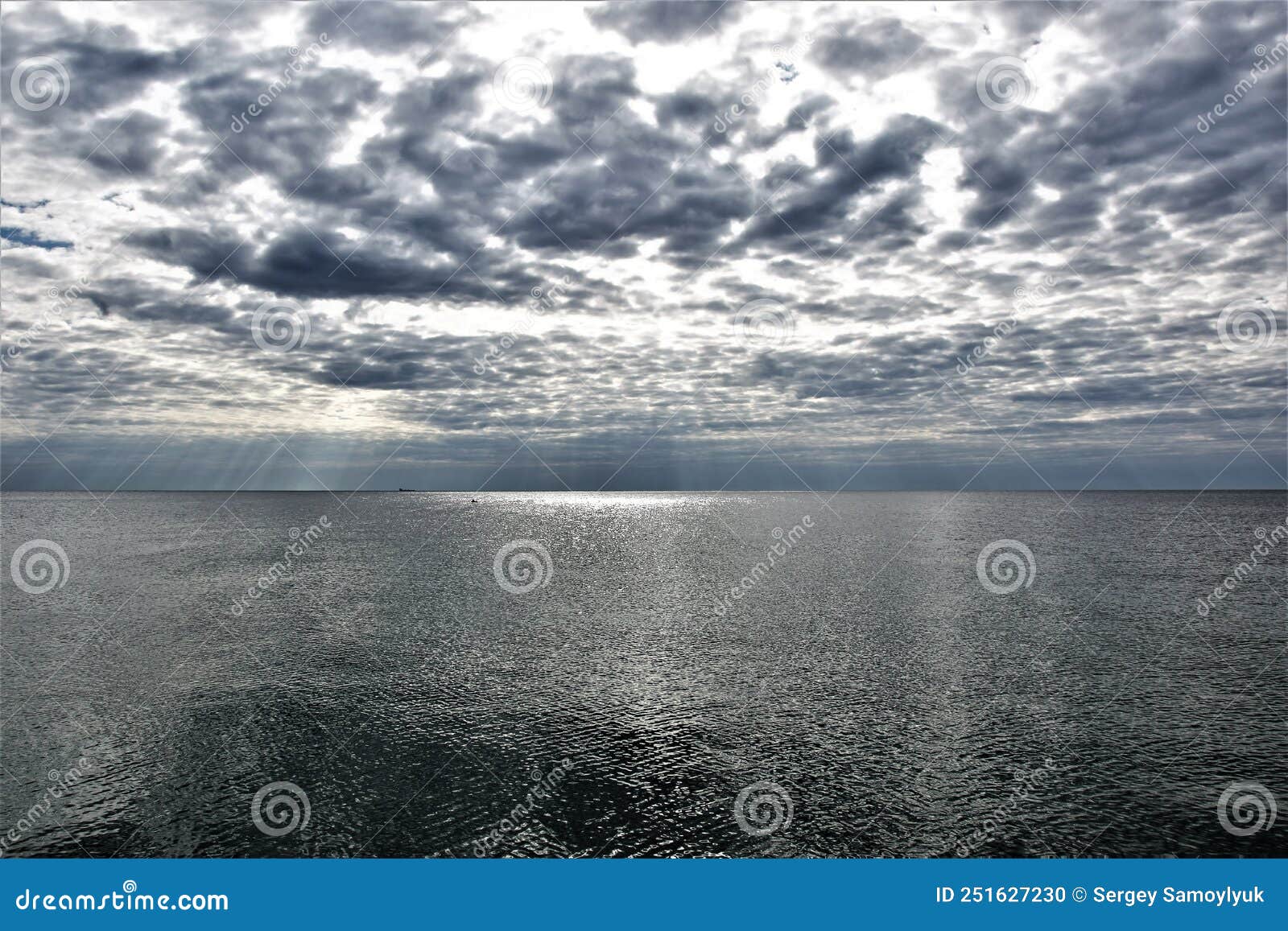 Sunlight Falls into the Sea through the Clouds Stock Photo - Image of ...