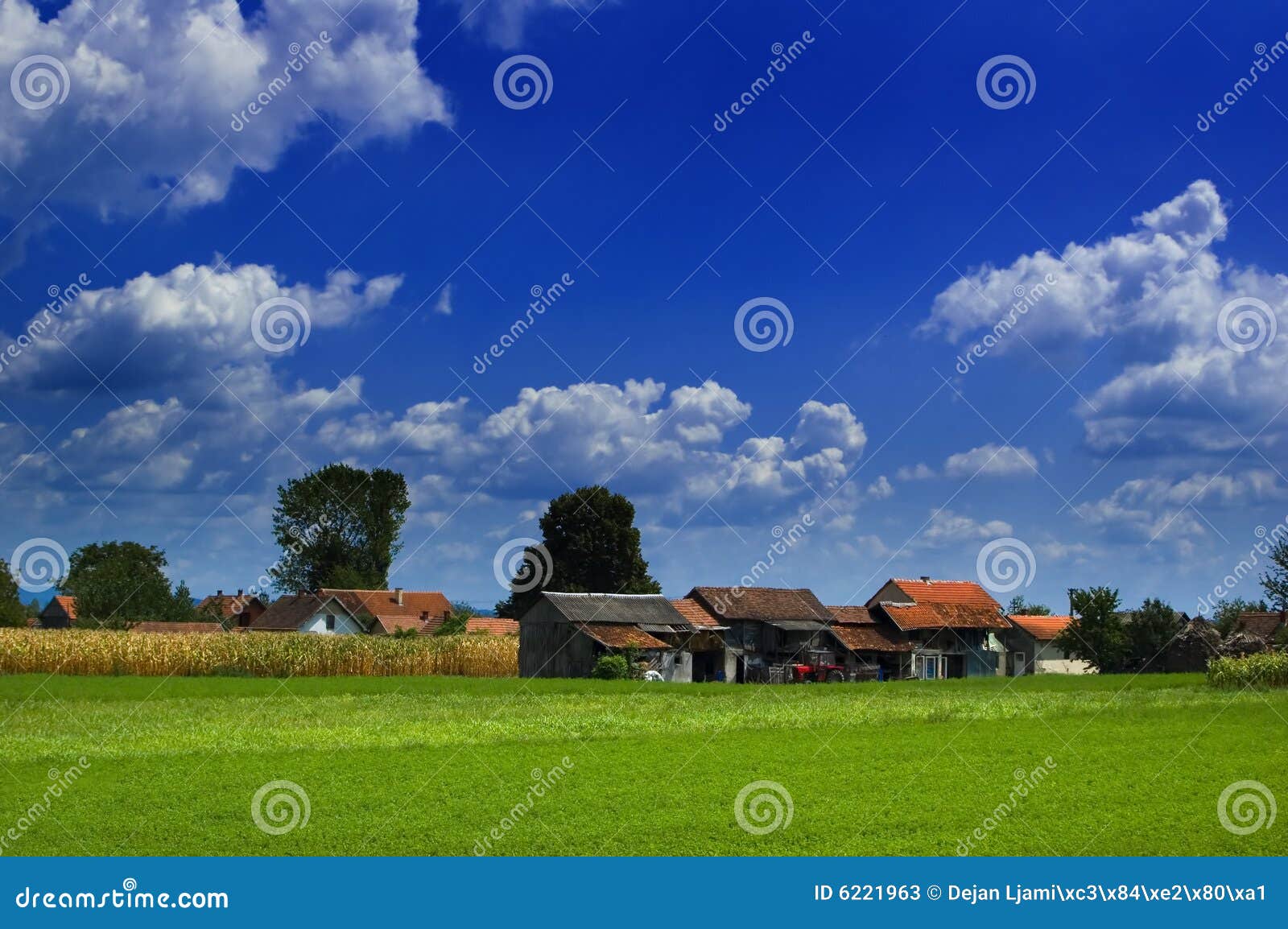 Sunlight on farms stock image. Image of house, farmhouse - 6221963