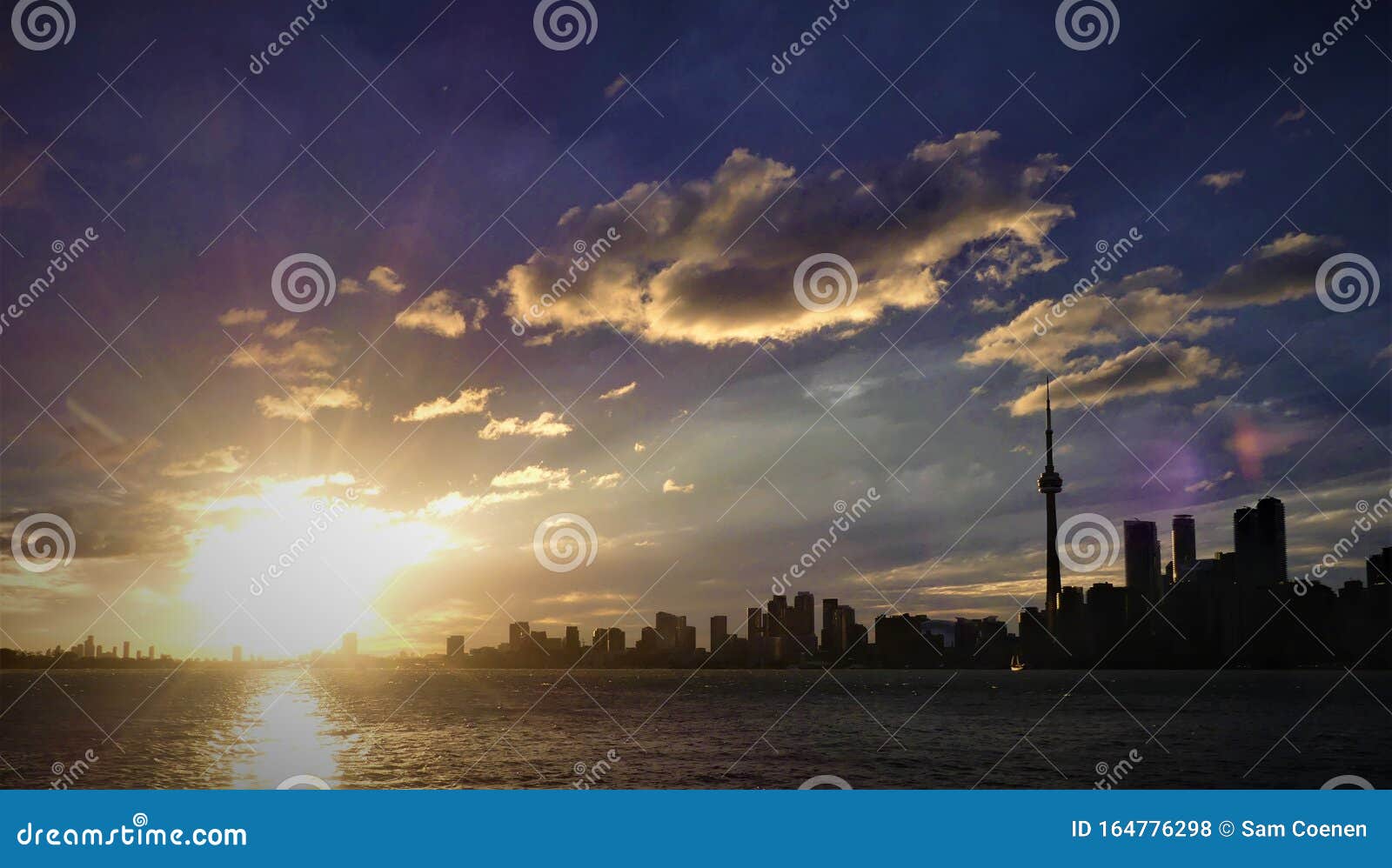 Sunlight Rises Over Toronto Skyline Stock Photo - Image of toronto ...