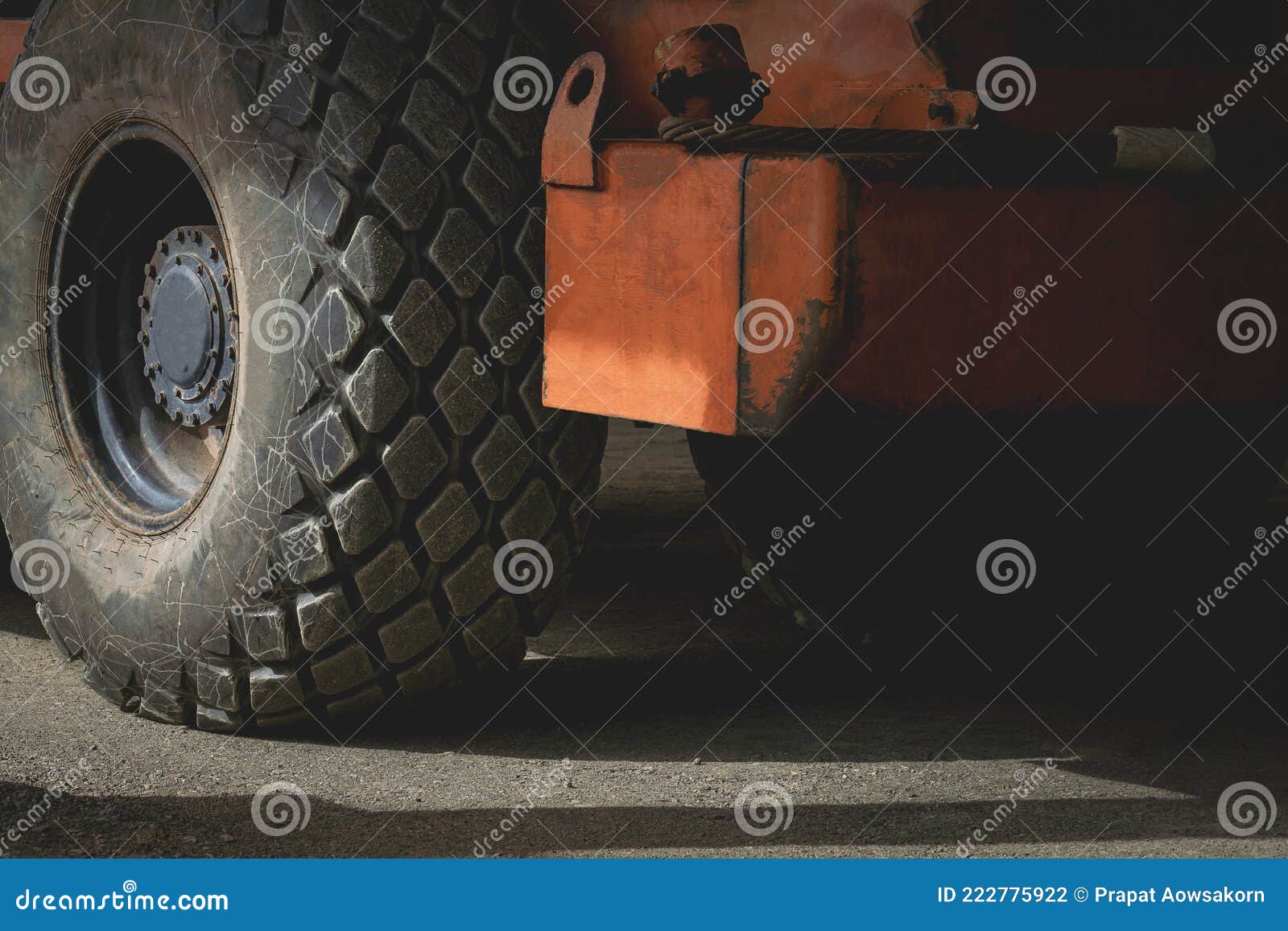 Shadow Wheel Royalty-Free Stock Image | CartoonDealer.com #39148282