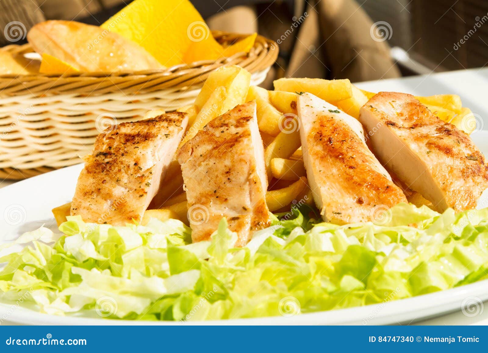 Sunny Chicken stock foto. Image of gekookt, calorieën - 84747340