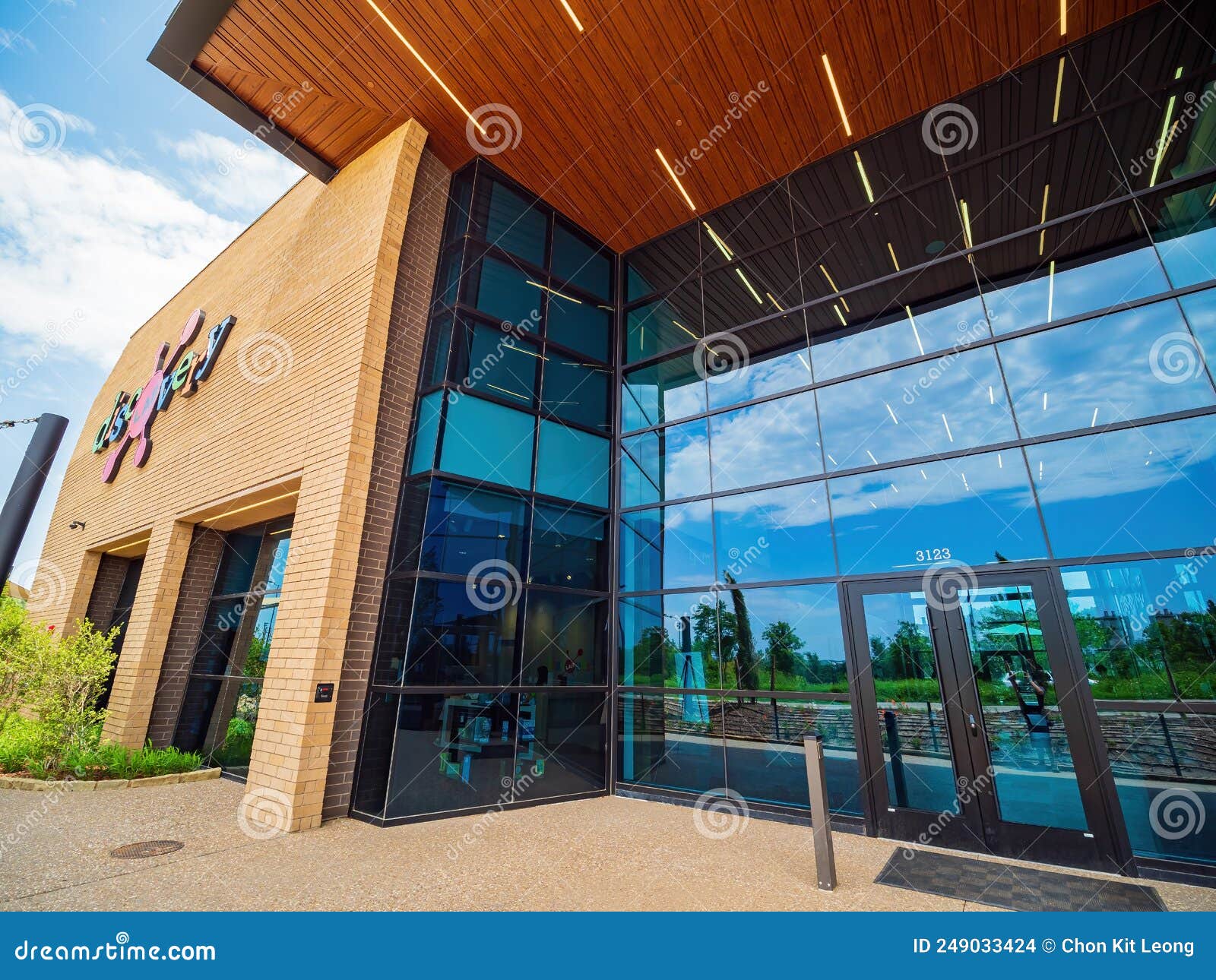 Sunny Exterior View of the Discovery Lab Editorial Stock Image - Image ...