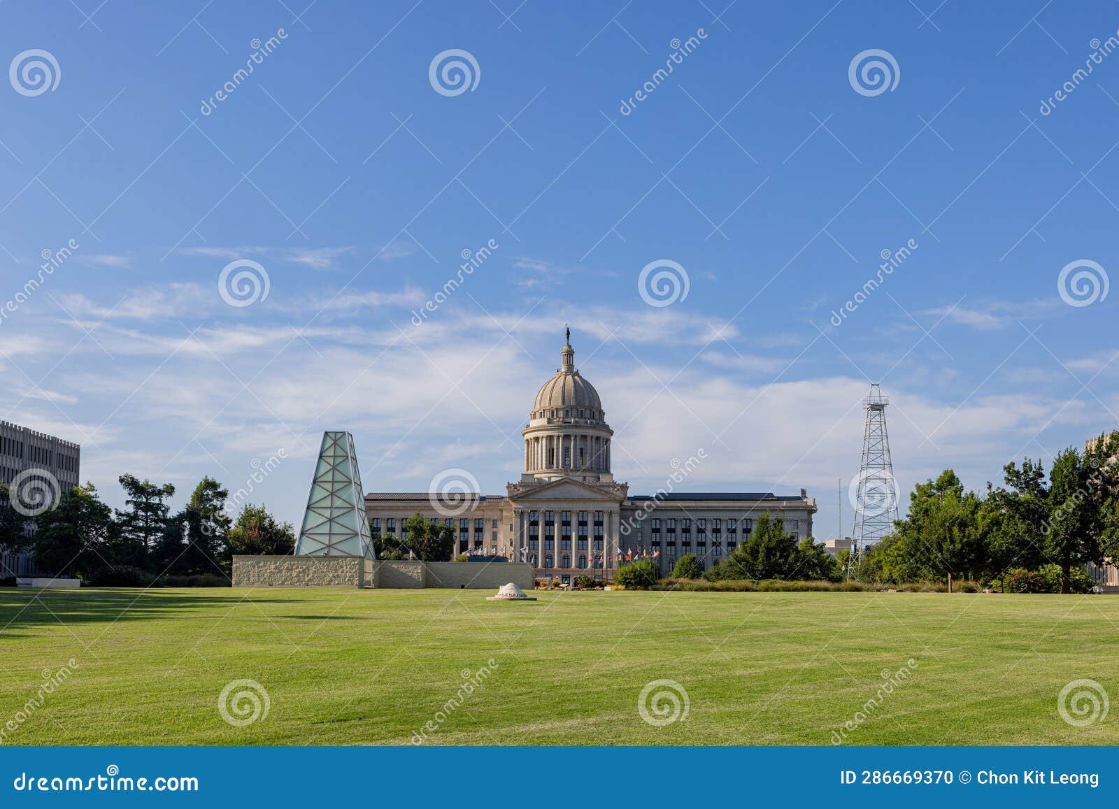 Sunny Exterior View of the Oklahoma State Capitol Editorial Image ...