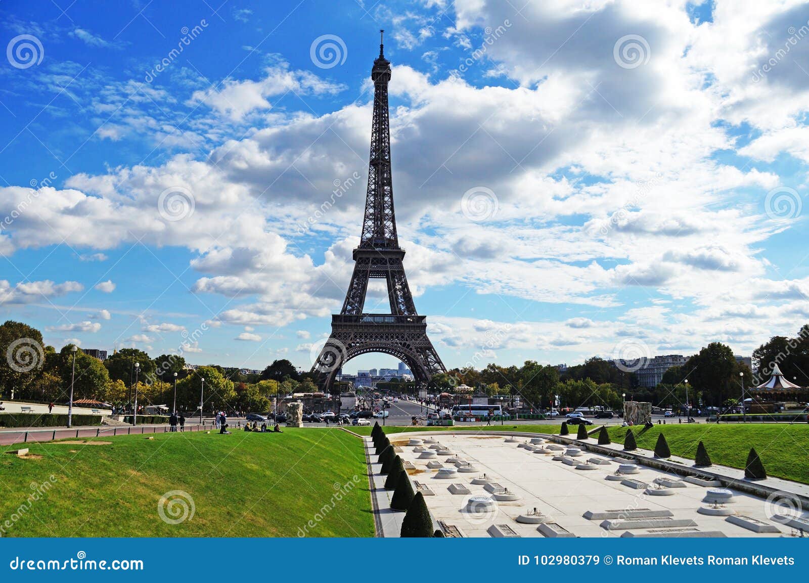 Sunny Paris image stock. Image du attraction, horizontal - 102980379