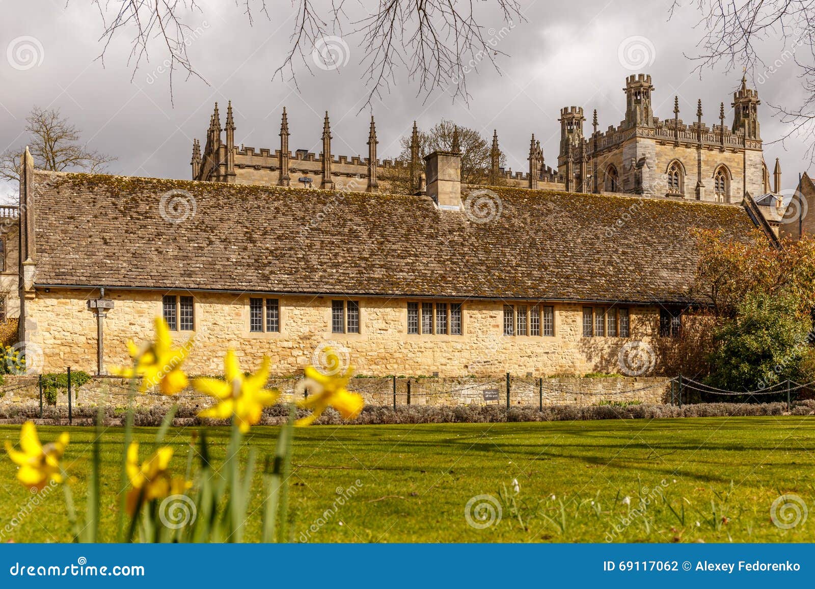 Sunny spring day in Oxford editorial photography. Image of university ...